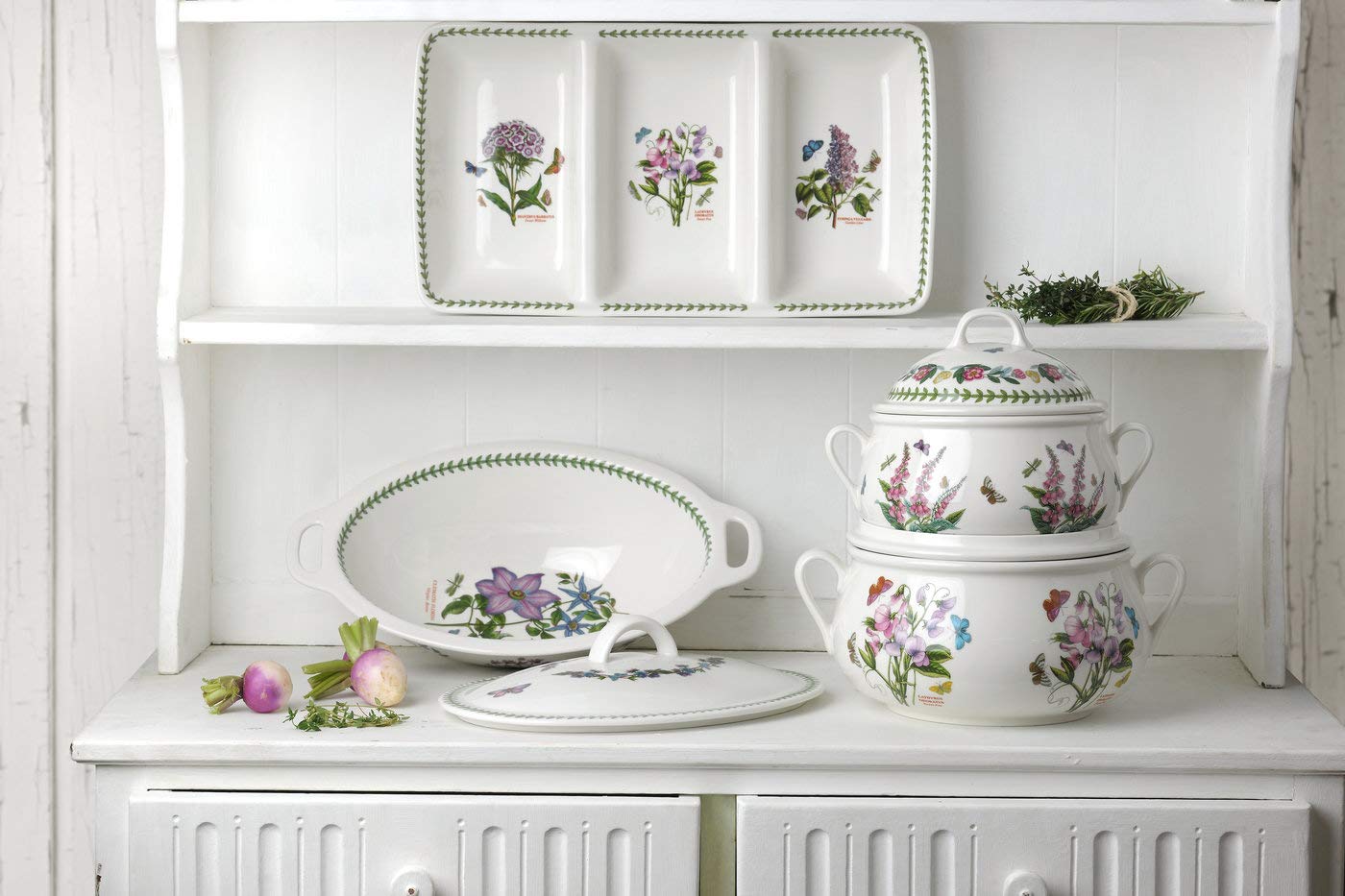 Portmeirion Botanic Garden Oval Covered Casserole | 15 Inch Casserole Dish with Assorted Floral Motifs | Made from Porcelain | Dishwasher and Microwave Safe
