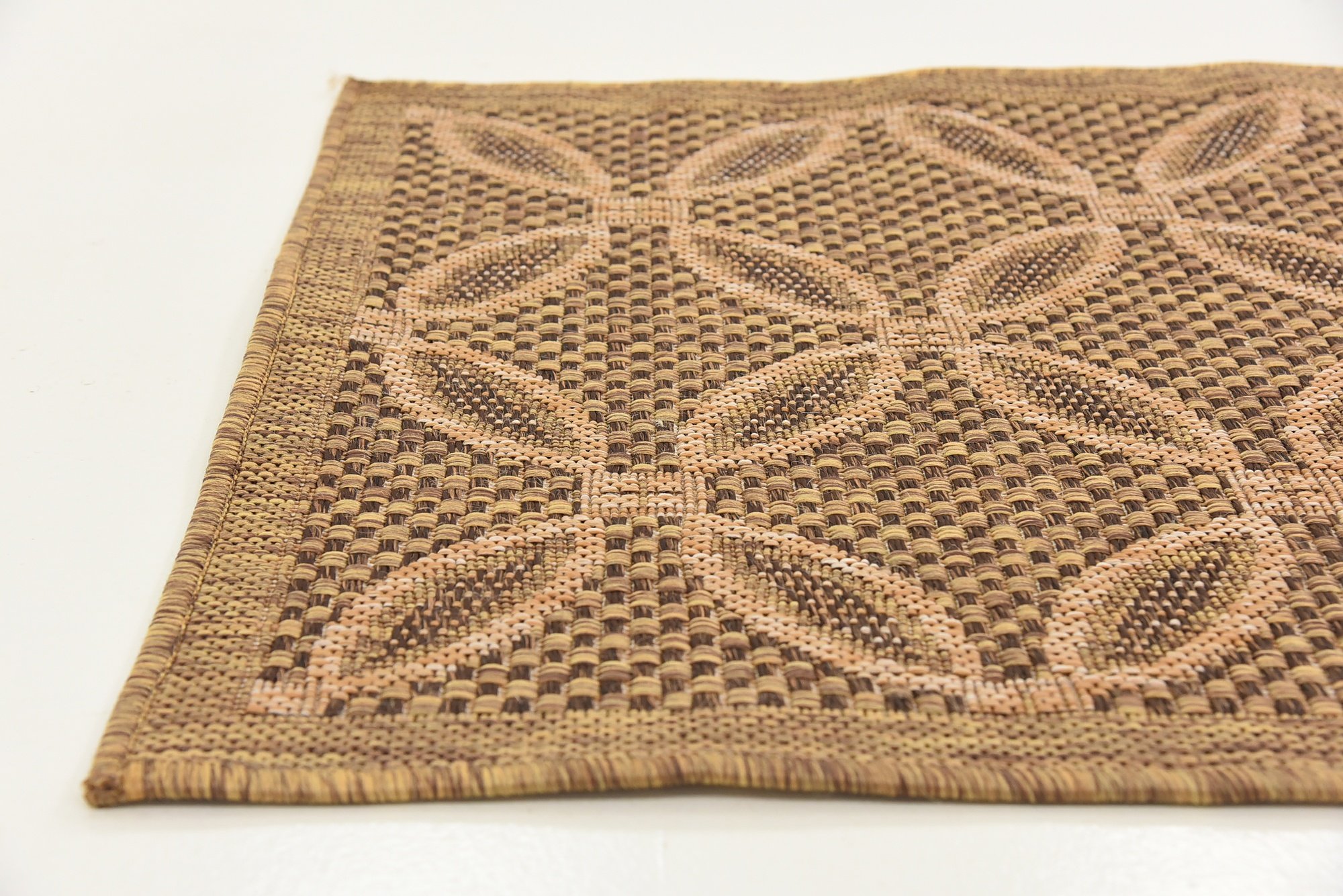 Unique Loom Outdoor Trellis Collection Area Rug - Spiral (2' 2" x 6' 1" Runner, Light Brown/ Brown)