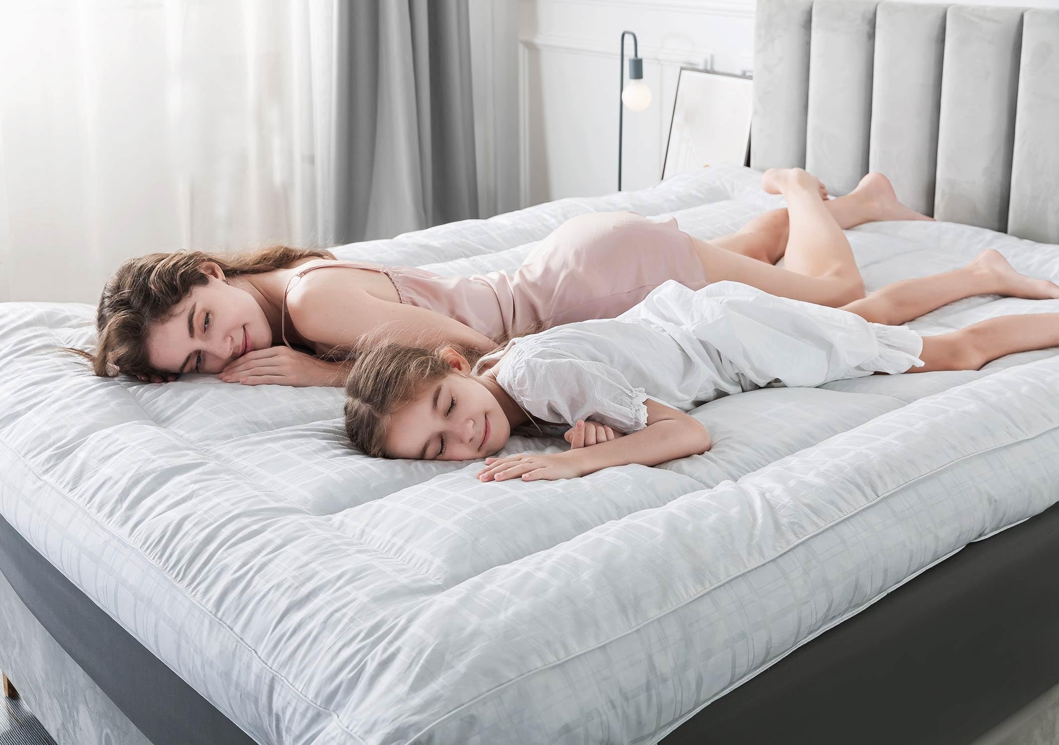 WhatsBedding 5 Inch Duck Feather Bed Mattress Topper King Size, 100% Thickened Cotton, 2500 GSM Overfilled Pillow Top, 78x80 in, White Plaid