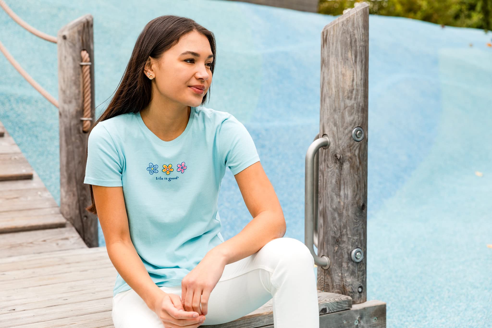 Life is Good Women's Vintage Crusher Graphic T-Shirt Three Daisies, Beach Blue, Large