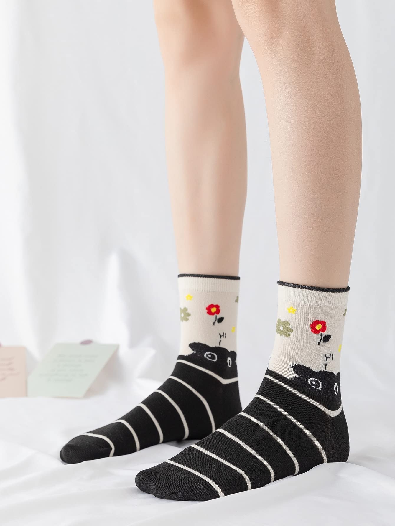 OYOANGLE Women's 5Pairs Strawberry Print Crew Socks Soft Comfy Socks Black White one-size