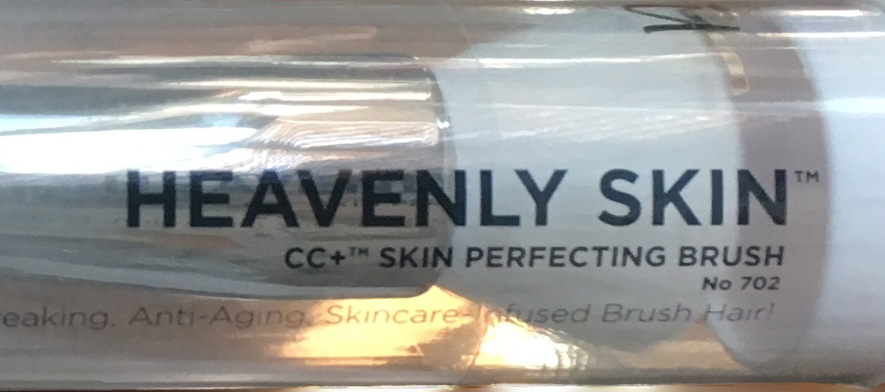 It Cosmetics Heavenly Skin CC+ Skin Perfecting Brush 702