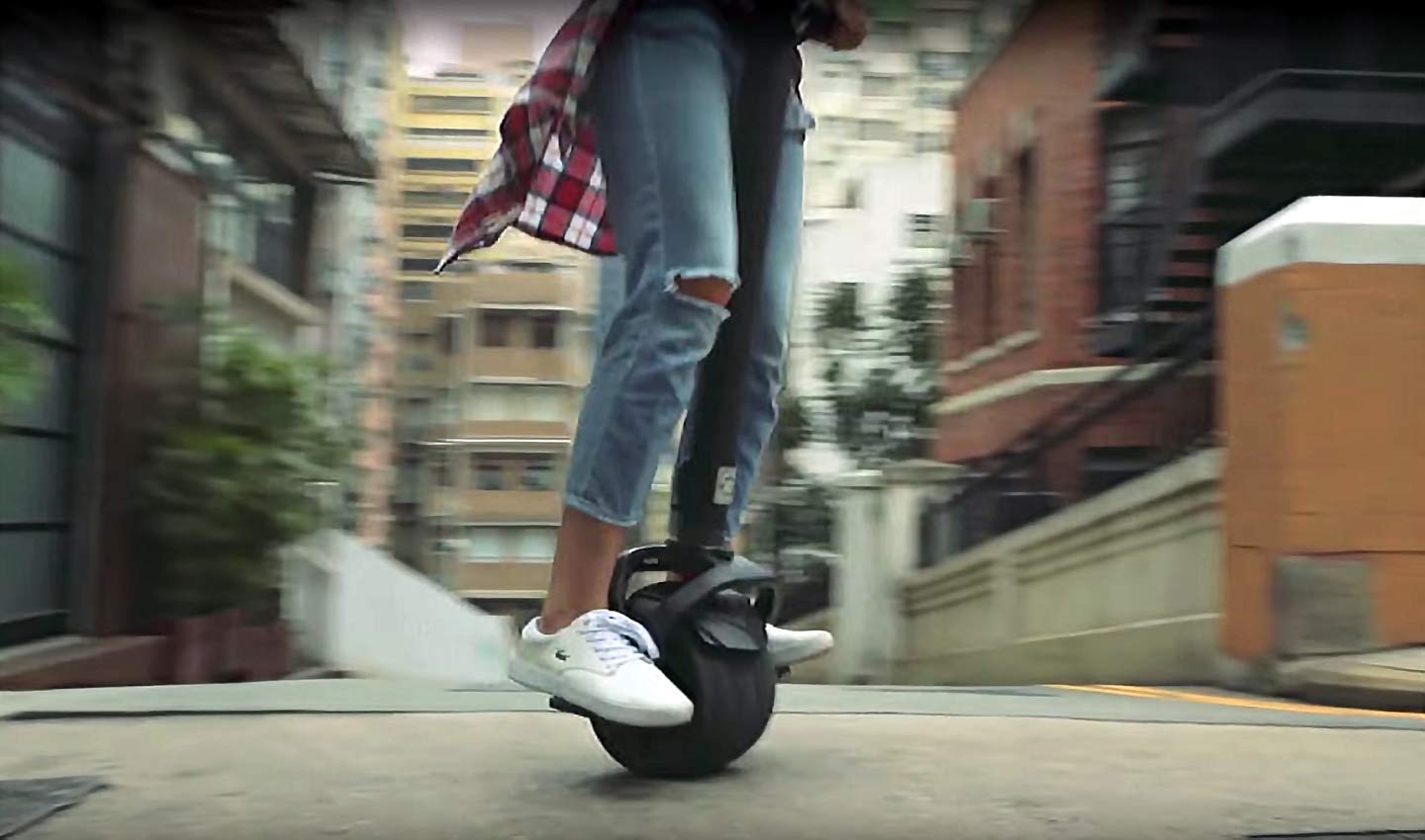 Kiwano K01+ One-Wheel Electric Scooter | 12 MPH max Speed | 13 Mile Range | Carbon Fiber Frame