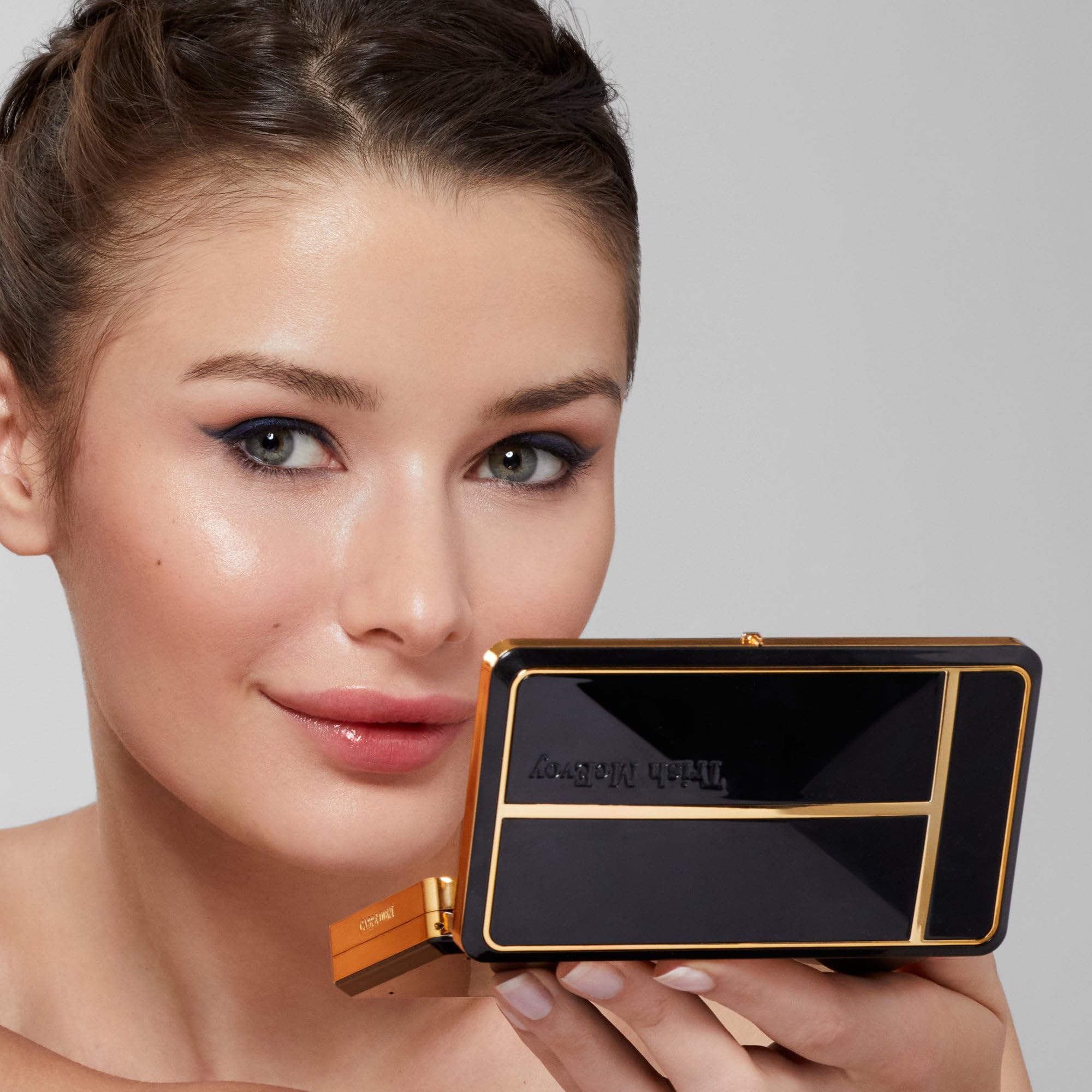 Trish McEvoy® Makeup Wardrobing Deluxe Refillable Compact 2