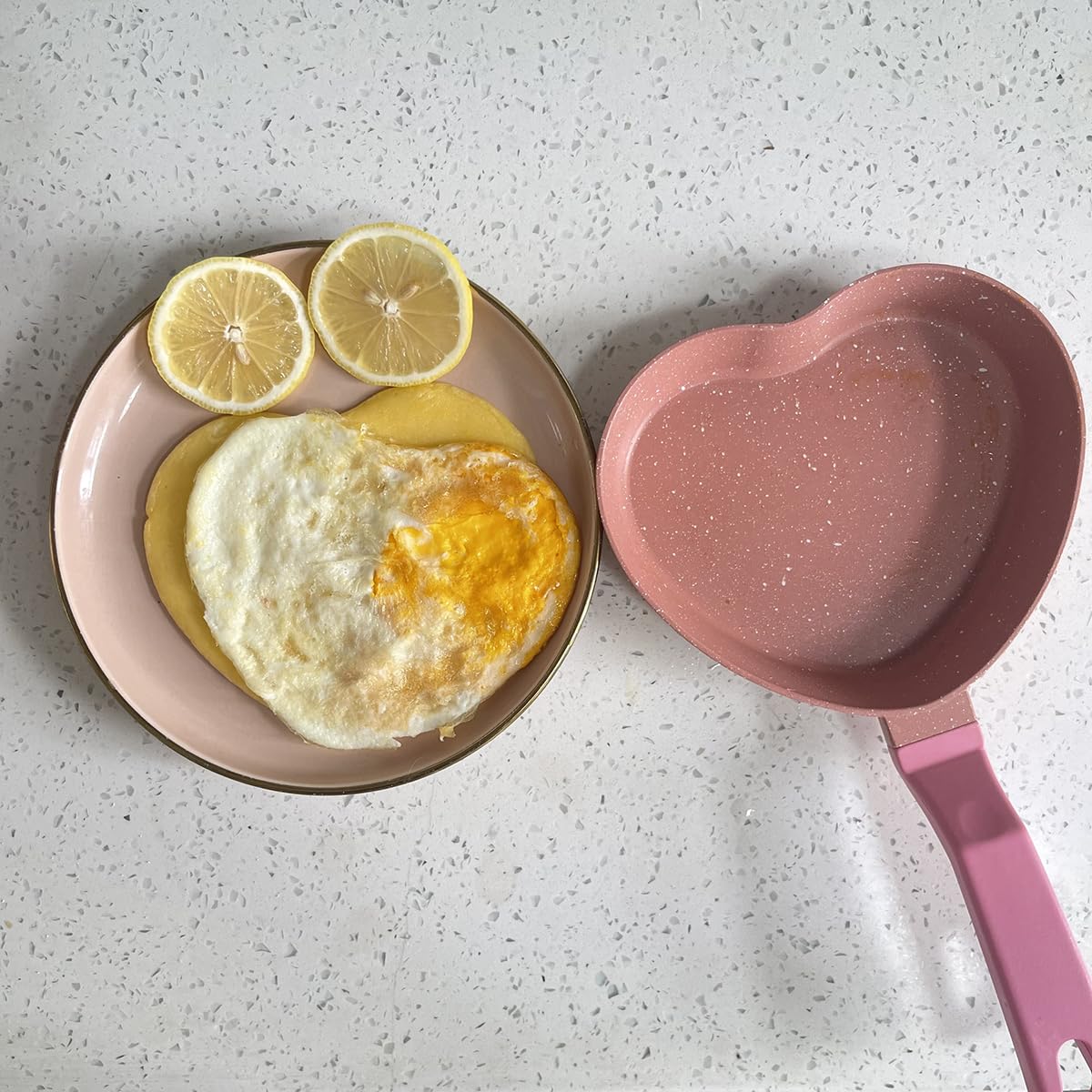 Unoschrim Mini Nonstick Egg Pan, Small Frying Pan with Unique Heart-shaped, One Egg Frying Pan with Granite Coating, Multi-functional Frying Pan for Cooking Eggs, Pancake, Sausages and Burgers, Pink