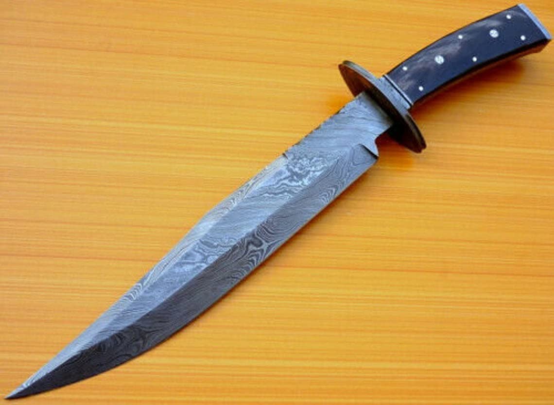 Leopard Picks Beautiful Custom Handmade Damascus Hunting Knife with Bull Horn Handle