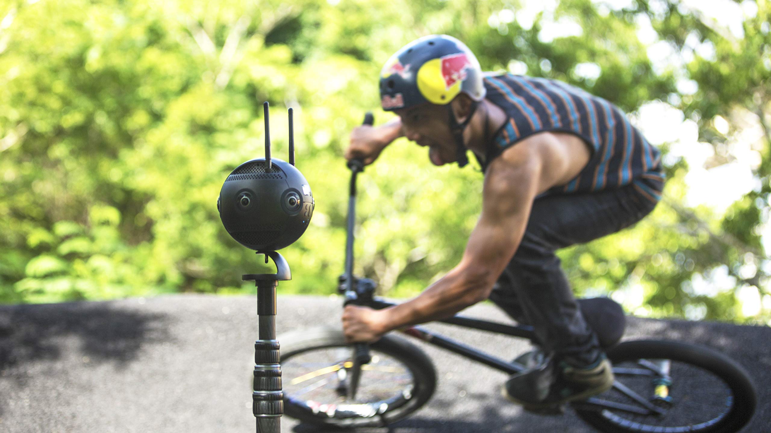 Insta360 Pro II 8K 360-Degree Spherical Virtual Reality Camera with Farsight Live Monitoring