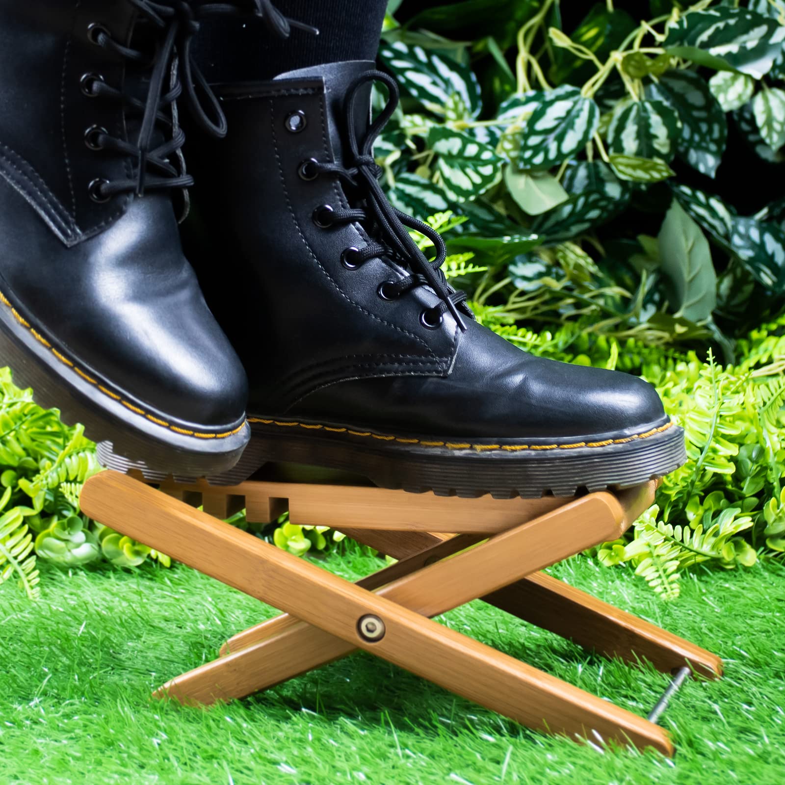 KVMORZE Guitar Foot Stool, Folding Bamboo Footstool, 4 Gears Adjustable Guitar Foot Rest Stand for Guitar Lovers, Foldable Footrest for Classical Acoustic Guitar (Original Bamboo)