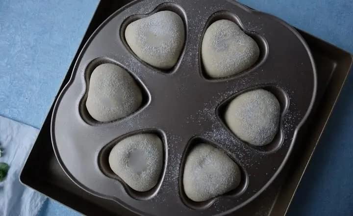 Non-stick mini heart shaped 6 cup muffin pan, black, muffin pan, cupcake pan, carbon steel, for birthday, wedding, party, date and other occasions