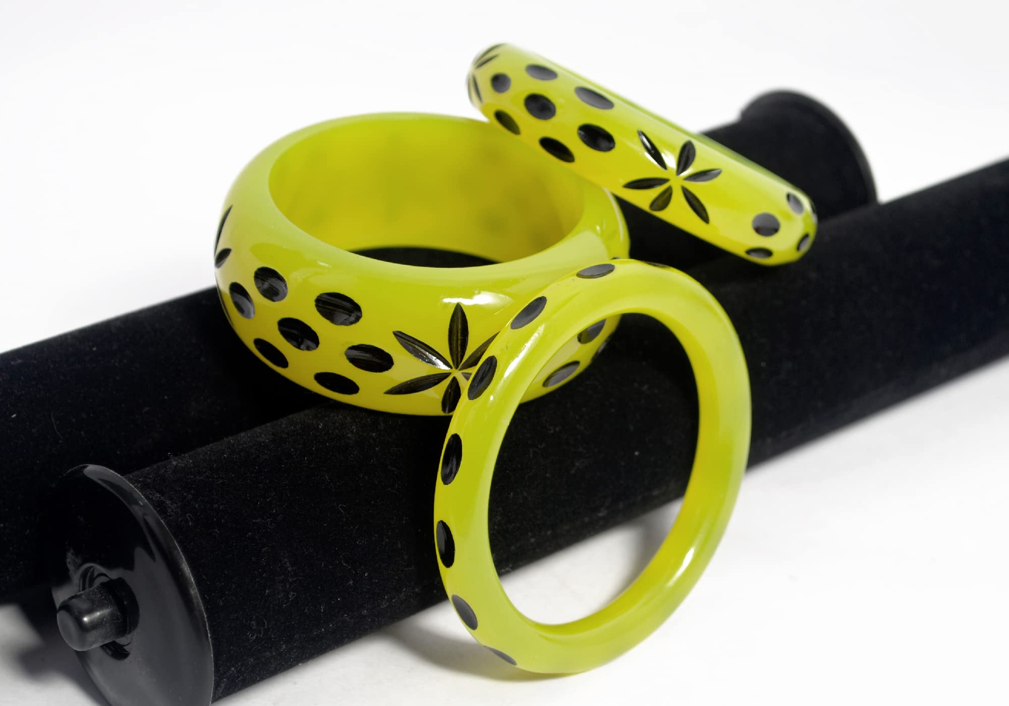 Pure Hands Lambent Oomph - Charming Set of 3 Bangles (Halloween Style) with Sparkling Colors of Yellow (Inner Diameter: 75 MM)
