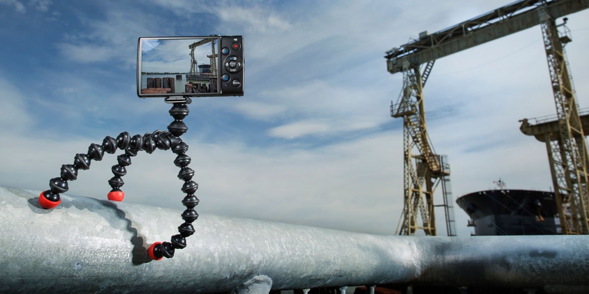 Joby Magnetic Tripod with Universal Smartphone Tripod Mount Adapter for Point and Shoot, Compact System Cameras, Action Cameras and Smartphones