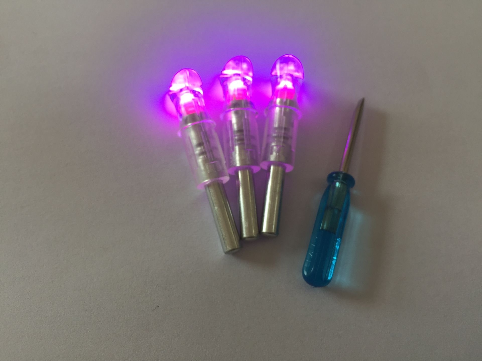 JIEXI HWYP Automatically Bow String Activated Lighted Crossbow Arrow Nocks Pack of 6 (Purple)