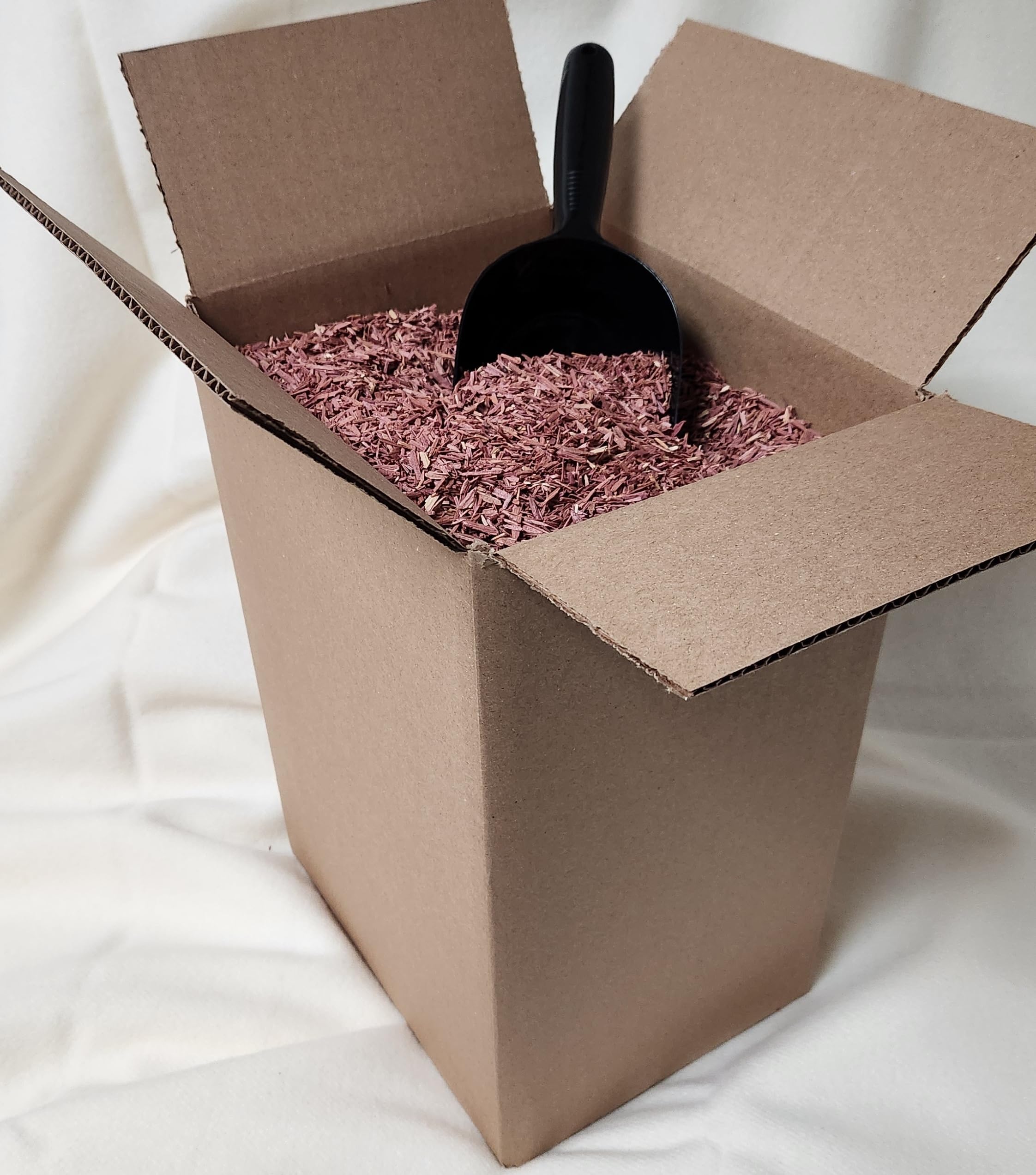 Woodlore β Kiln Dried Eastern Red Aromatic Cedar Chips Made in Wisconsin USA (9lbs)