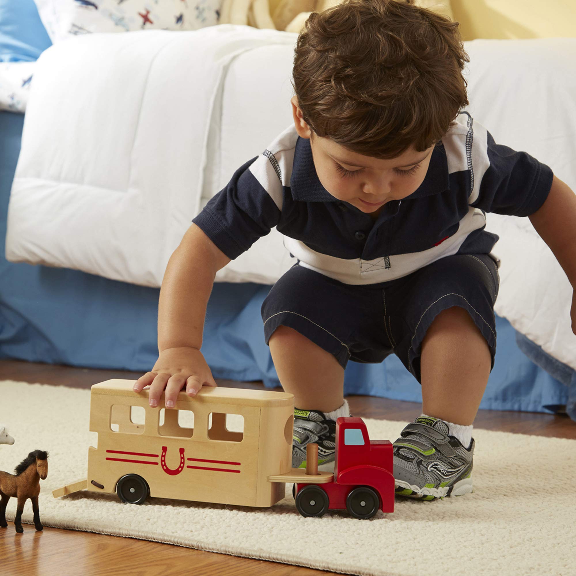 Melissa & Doug Fold & Go Barn Set: Multicolor Wooden Horse Carrier with 6 Animal Figures