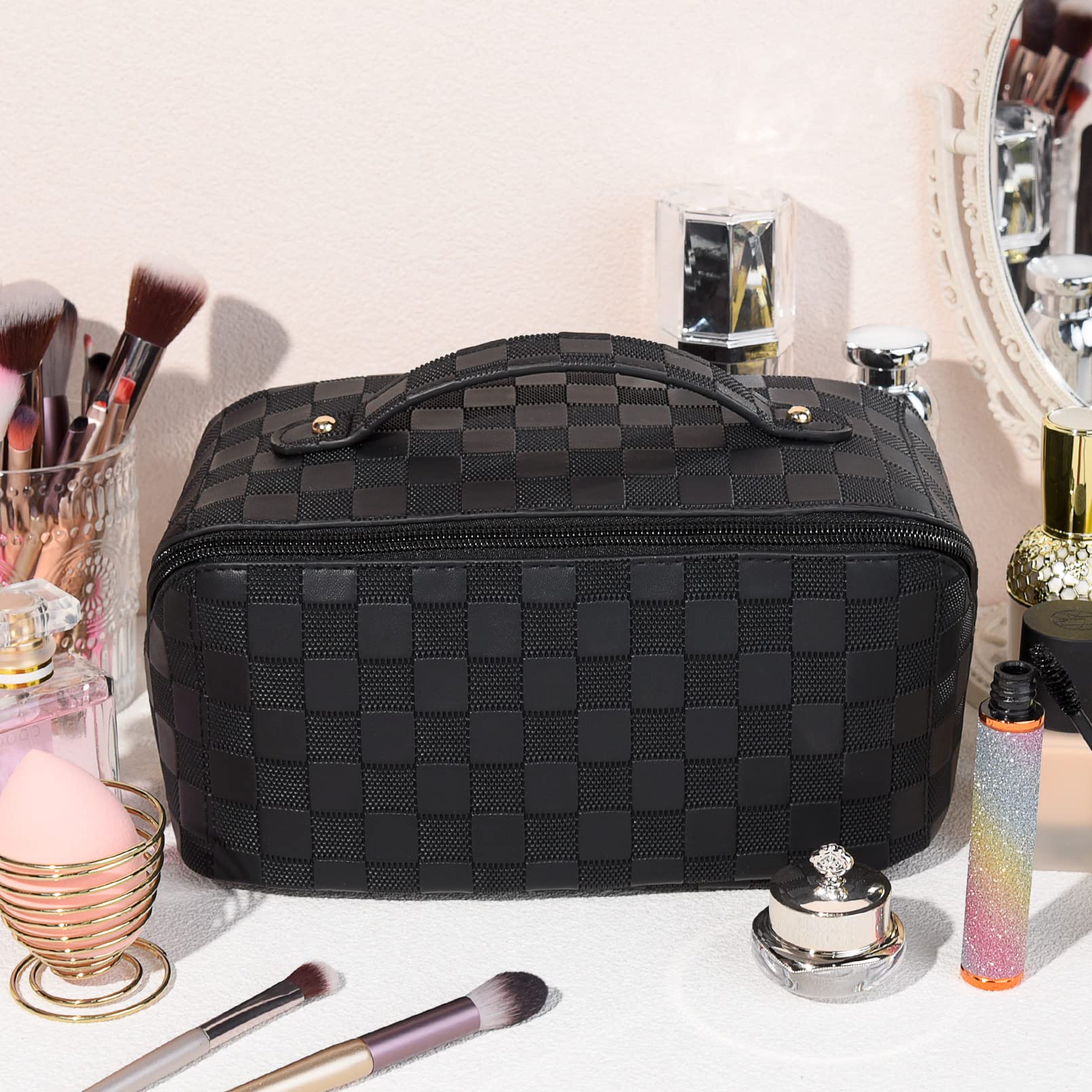 Travel Makeup Bag for Women Large Capacity Cosmetic Bag Waterproof Black Checkered Portable PU Leather Toiletry Bag Organizer Makeup Brushes Storage Bag with Dividers and Handle