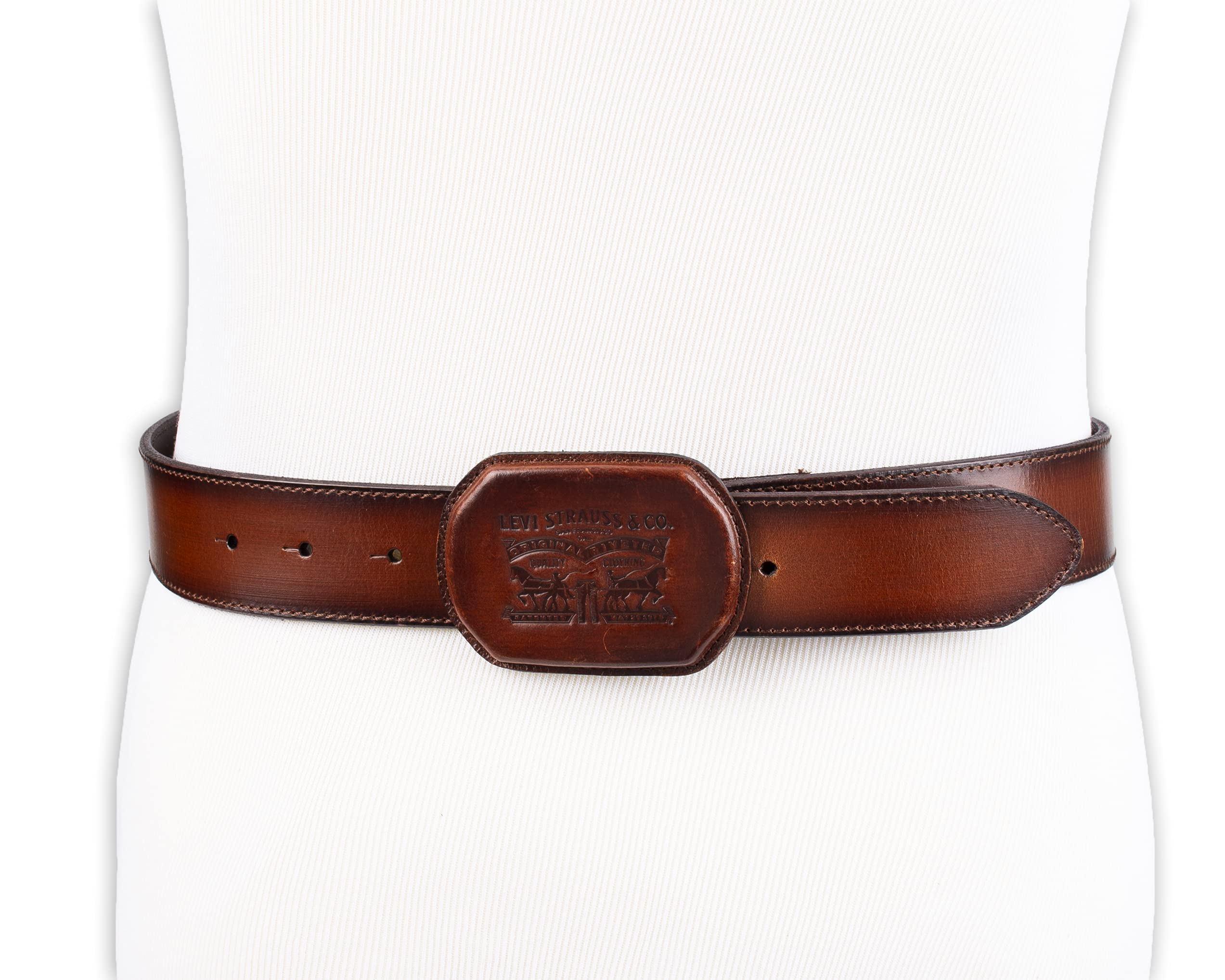 Levi's Men's Leather Jeans Belt with Plaque Logo, Tan Buckle, Large (38-40)