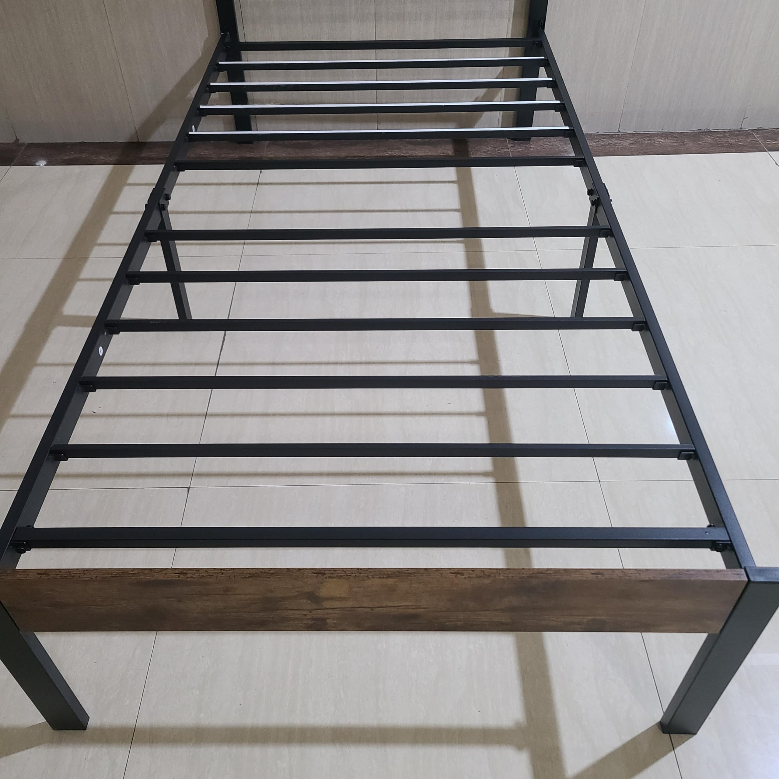 JANDAGTS Durable metal bed frame, the perfect blend of sturdiness and style