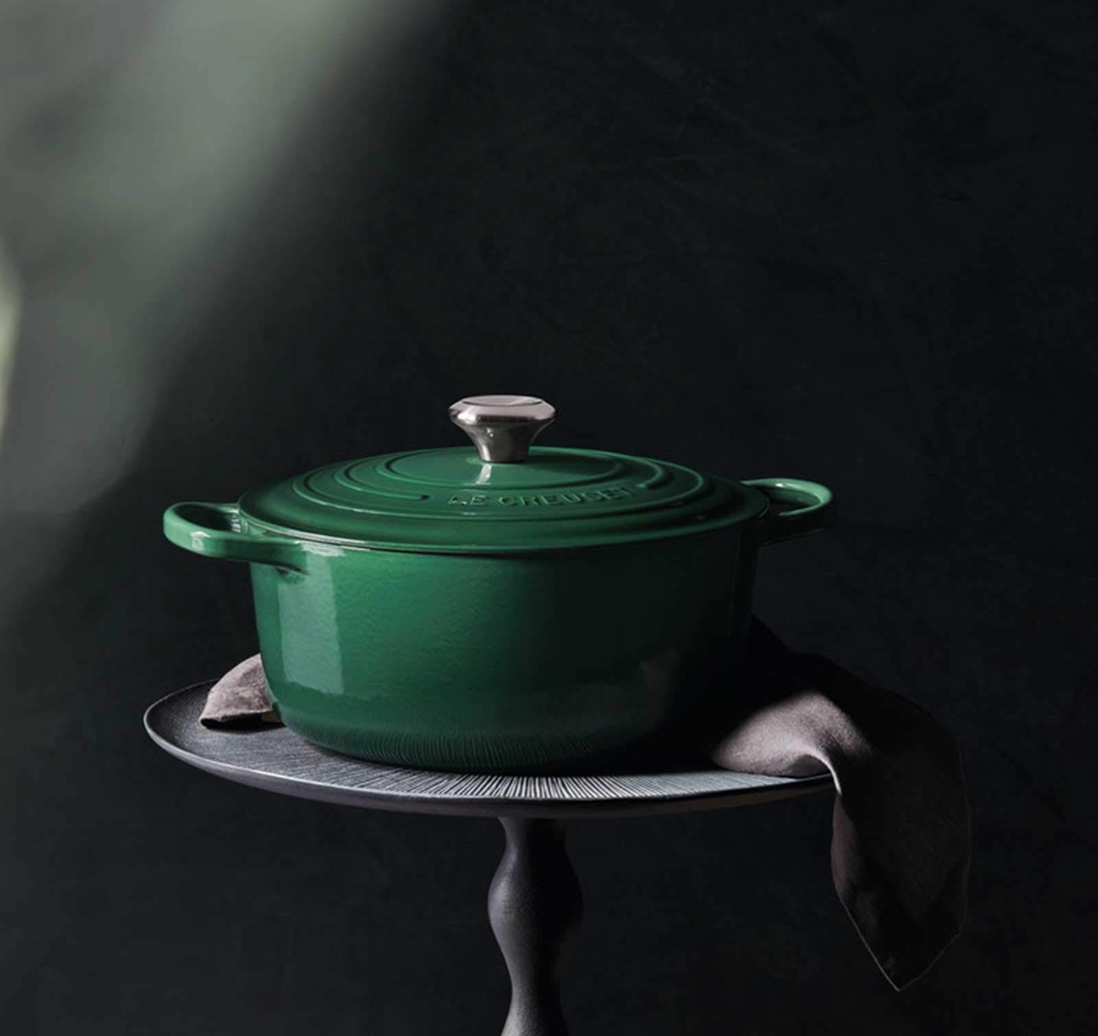 Le Creuset 8 Piece Multi-Purpose Enameled Cast Iron with SS Knobs, Stoneware, and Toughened Nonstick PRO Fry Pan Complete Cookware Set - Oyster