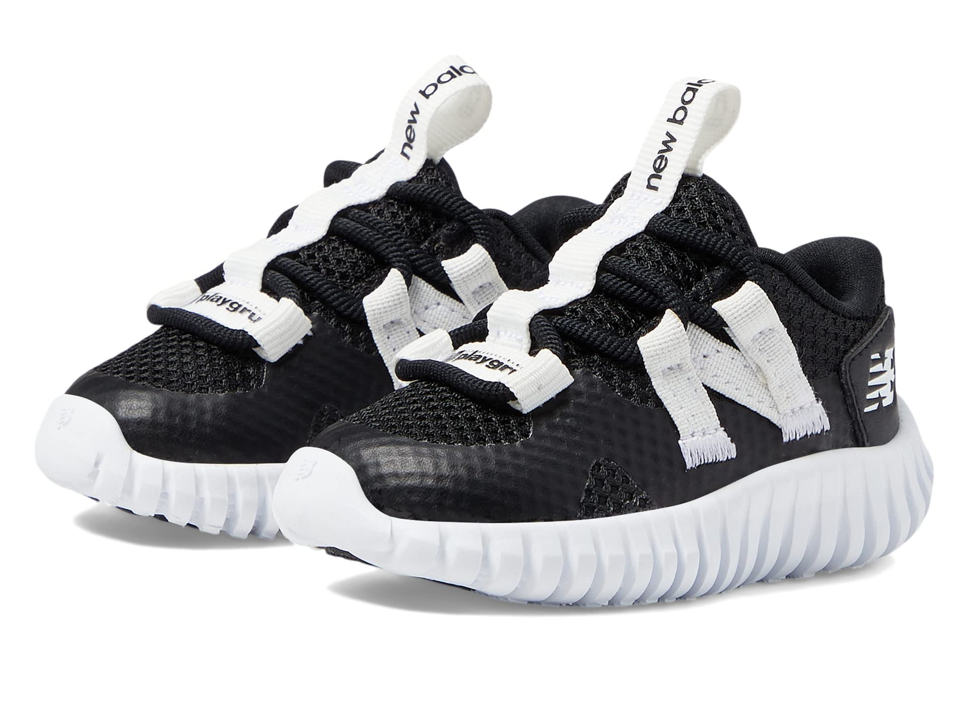 New Balance Boy's Playgruv V2 Bungee Sneaker, Black/White, 4.5 Wide Big Kid