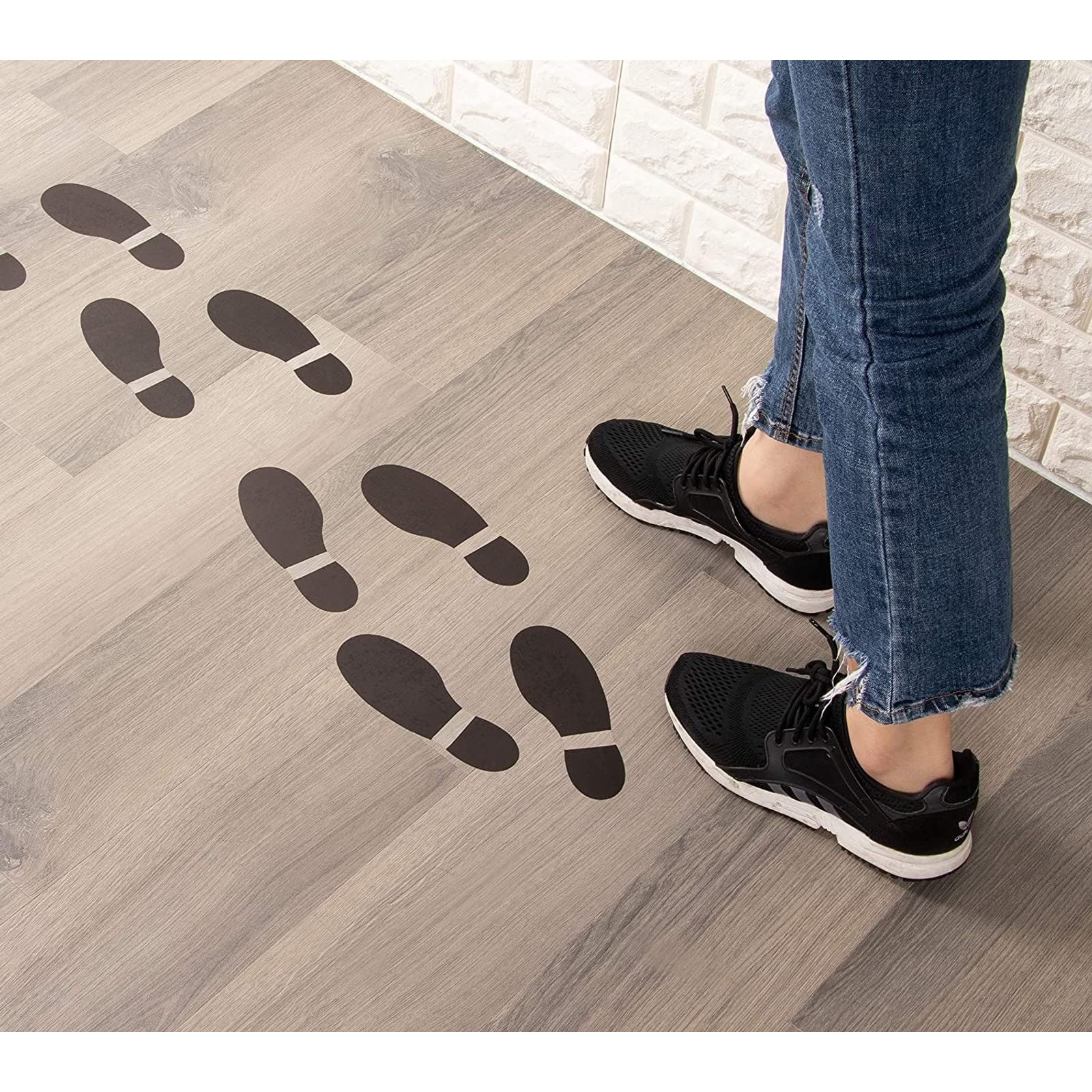 Juvale 32 Pack Footprint Decals for Classroom, Dance Studio, Parties (7.1 x 2.6 in)