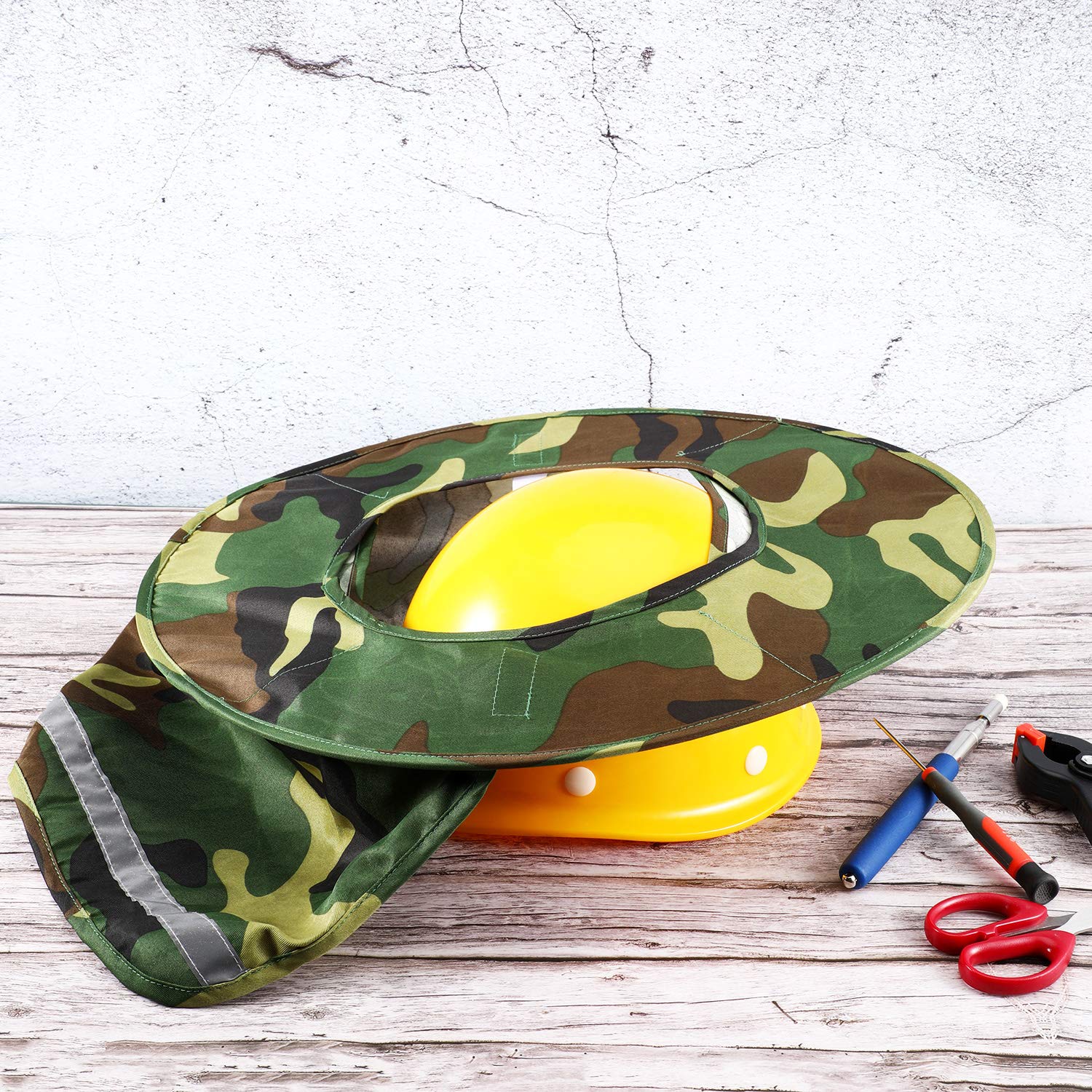 Jovitec 2 Pieces Hard Hat Neck Sun Shade Neck Protection Full Brim with Reflective Strip Green Camouflage Hard Hat Neck Shade for Cover Summer Sun