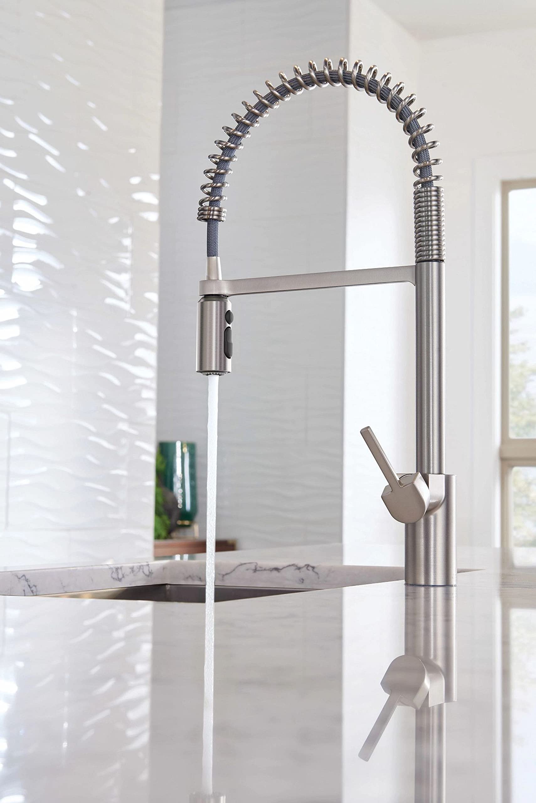 Moen Align Spot Resist Stainless One Handle Pre-Rinse Spring Pulldown Kitchen Sink Faucet with Power Boost for a Faster Clean, Kitchen Faucet with Pull Down Sprayer for Bar, Farmhouse, 5923SRS