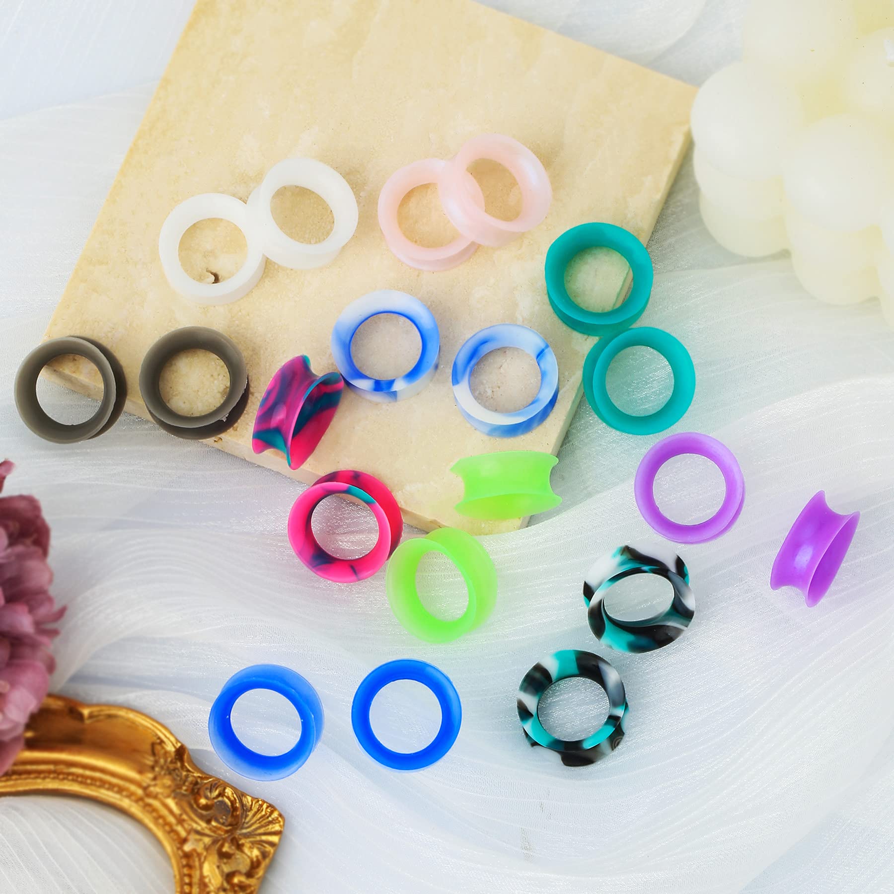 Jewseen 20PCS Soft Silicone Ear Gauges Flesh Tunnels Plugs Stretchers Expander Double Flared Flesh Tunnels Ear Piercing Jewelry