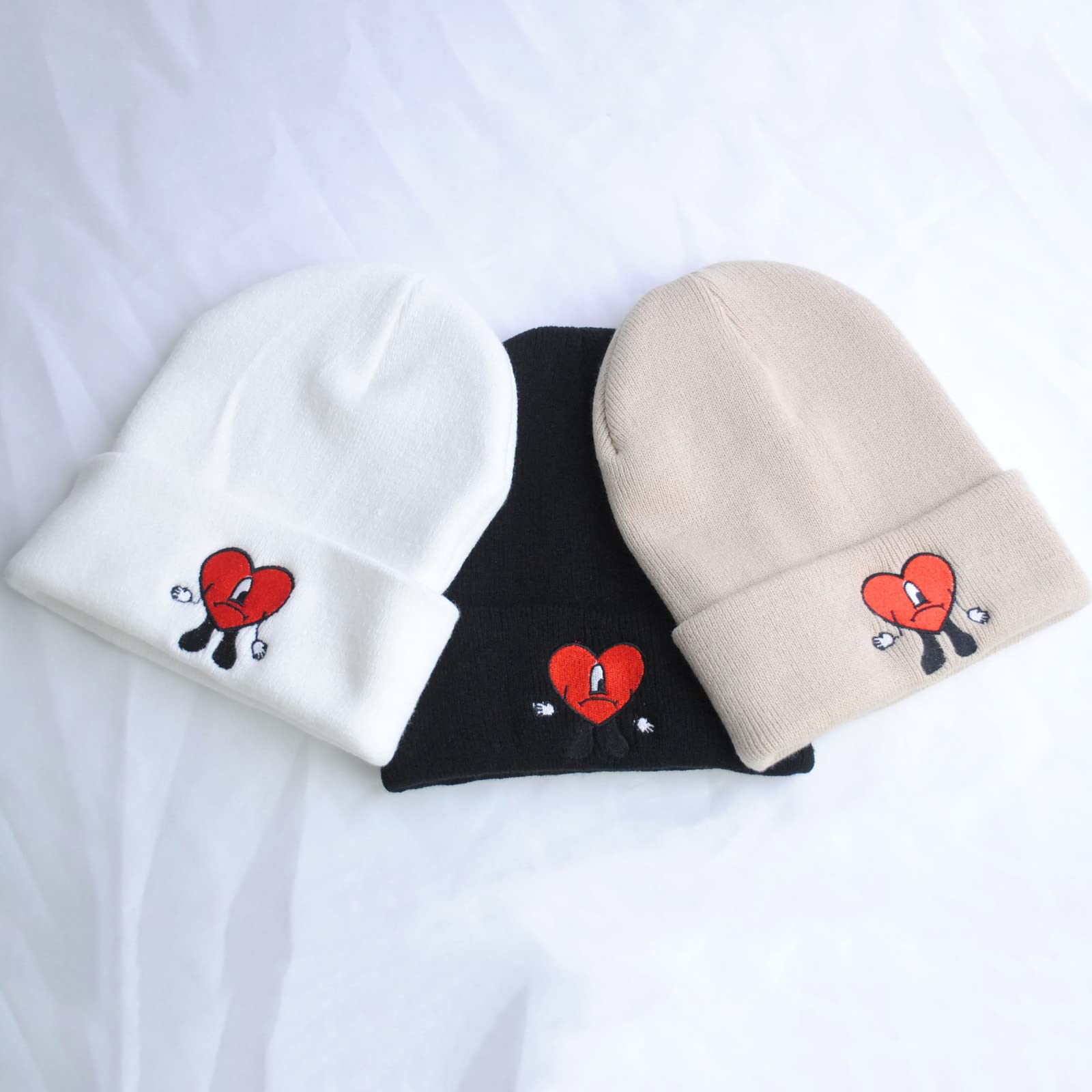 ROBBLLOXXR Beanies Hat Embroidery Knit Hat Winter Skull Hat Hedging Cap with Heart Keychain Beige