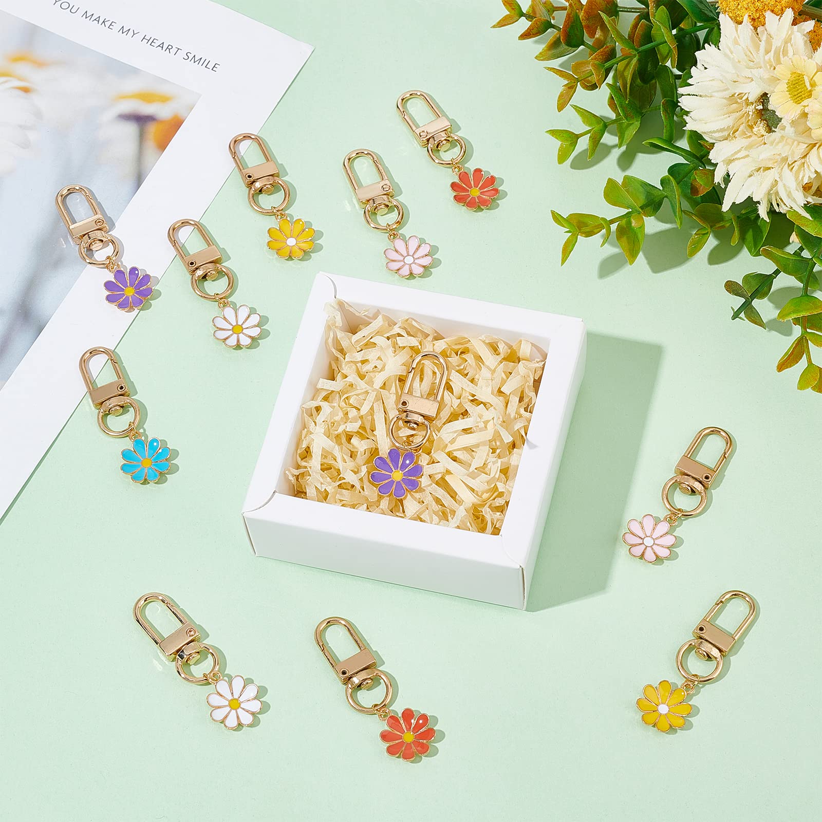 PH PandaHall 24pcs Flower Keychain, Daisy Enameled Charms Aesthetic Keychain Car Key Ring Pendant Key Chains for Mom Mother's Day, Handbag Bag, Earphone Case Decoration, Purse Accessories
