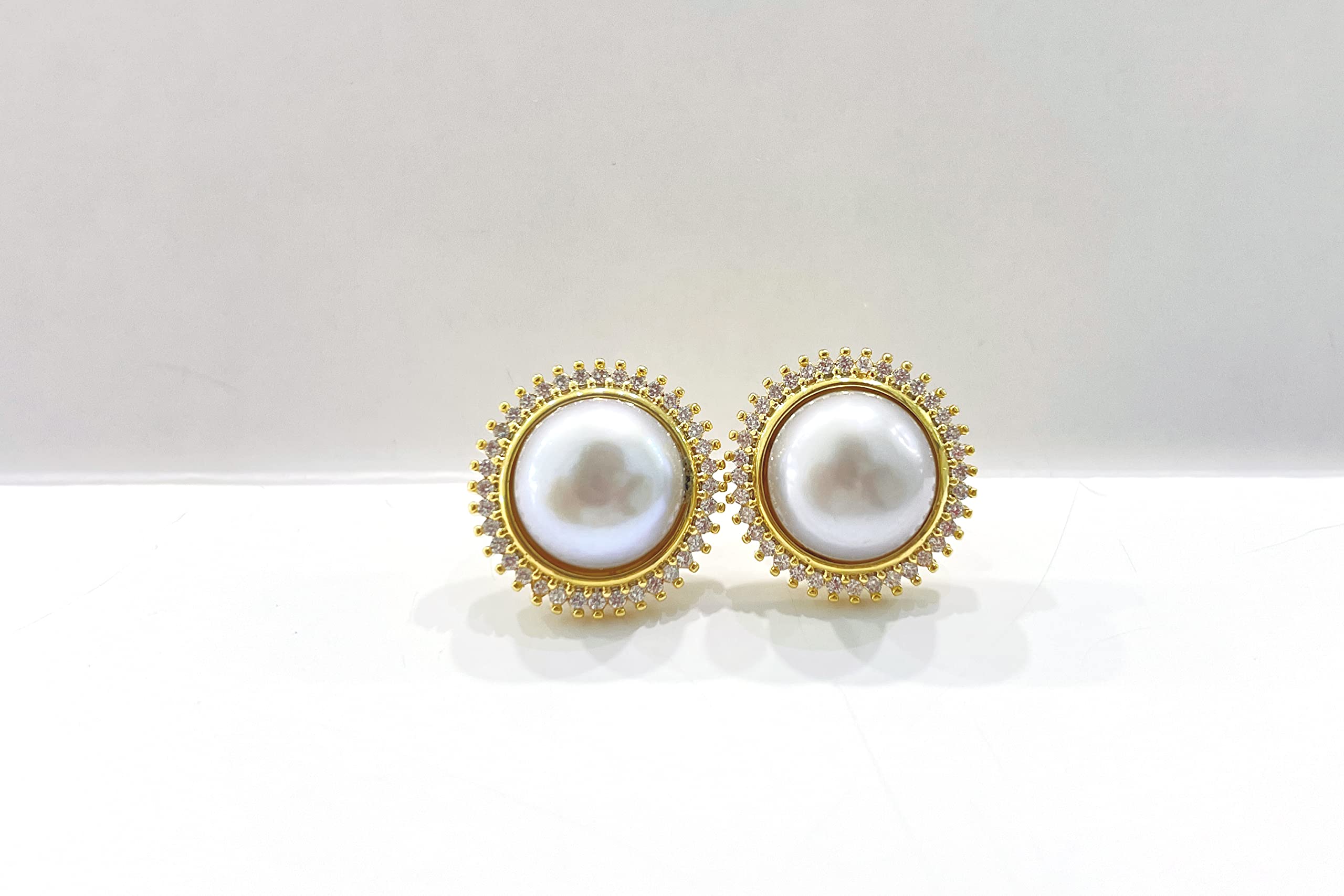 Natural Freshwater Pearl Simple Fashion Ball Earrings 10mm Gold Plated