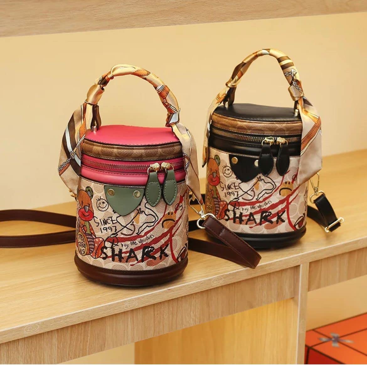 Round Crossbody bag Women (Pink) medium size