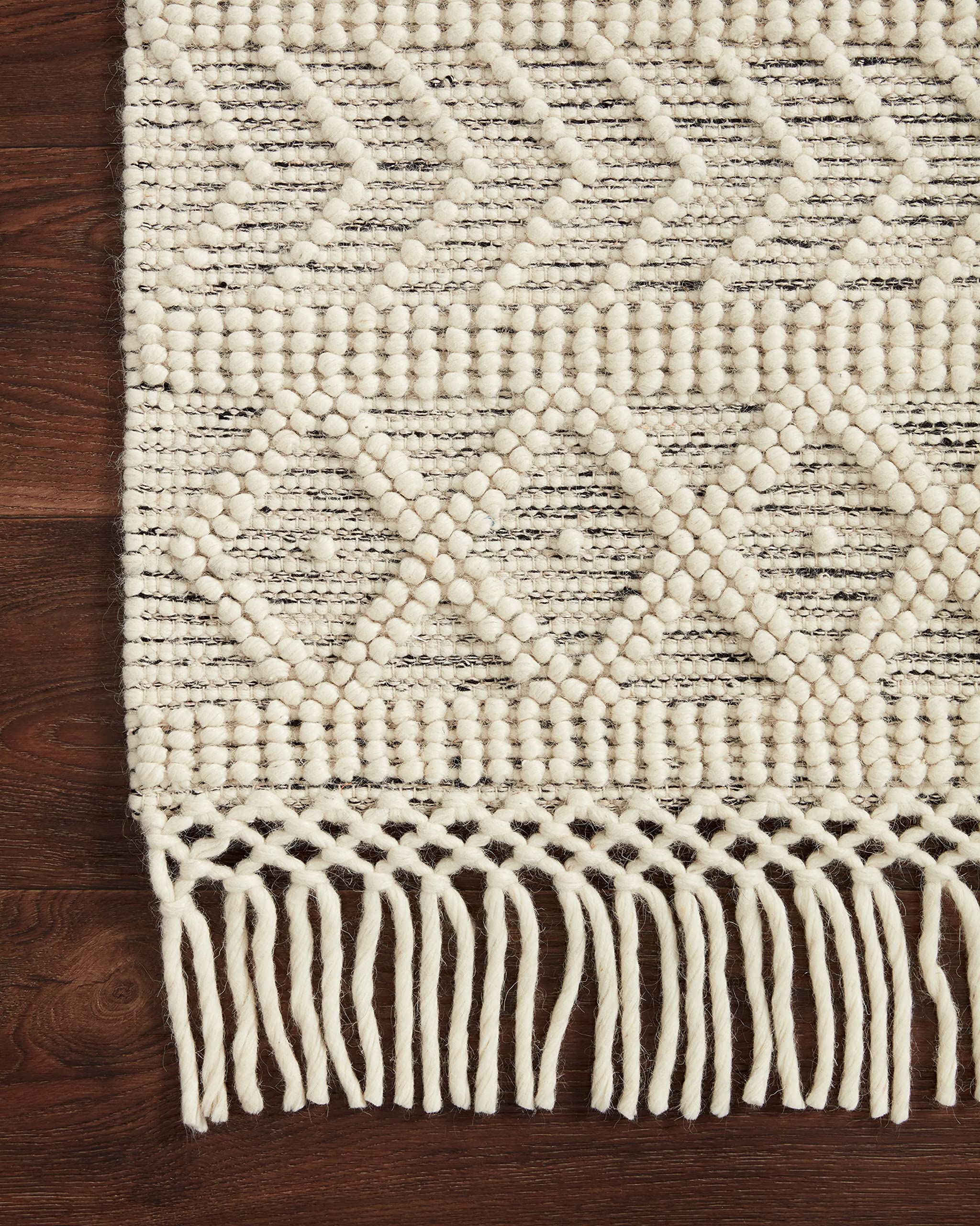 Loloi II Noelle Collection NOE-02 White/Black 8'-0" x 10'-0" Area Rug