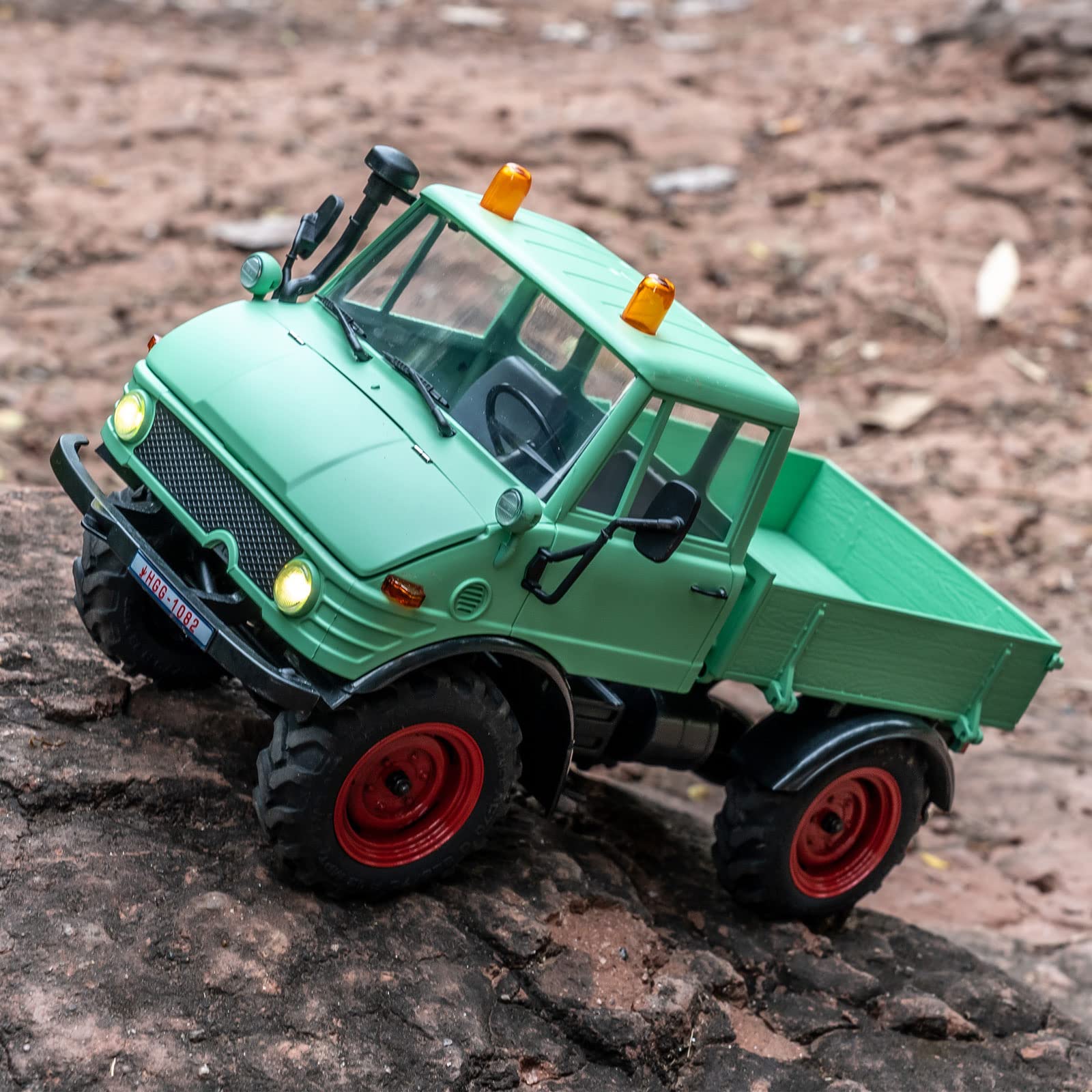Rochobby BEEZRC x 1/18 RC Crawler Mogrich RTR 3-Ch 2.4GHz RC Off-Road 4WD Hobby RC Car RC Tuck with LED Lights Transmitter Battery USB Charger for Adultsā¦
