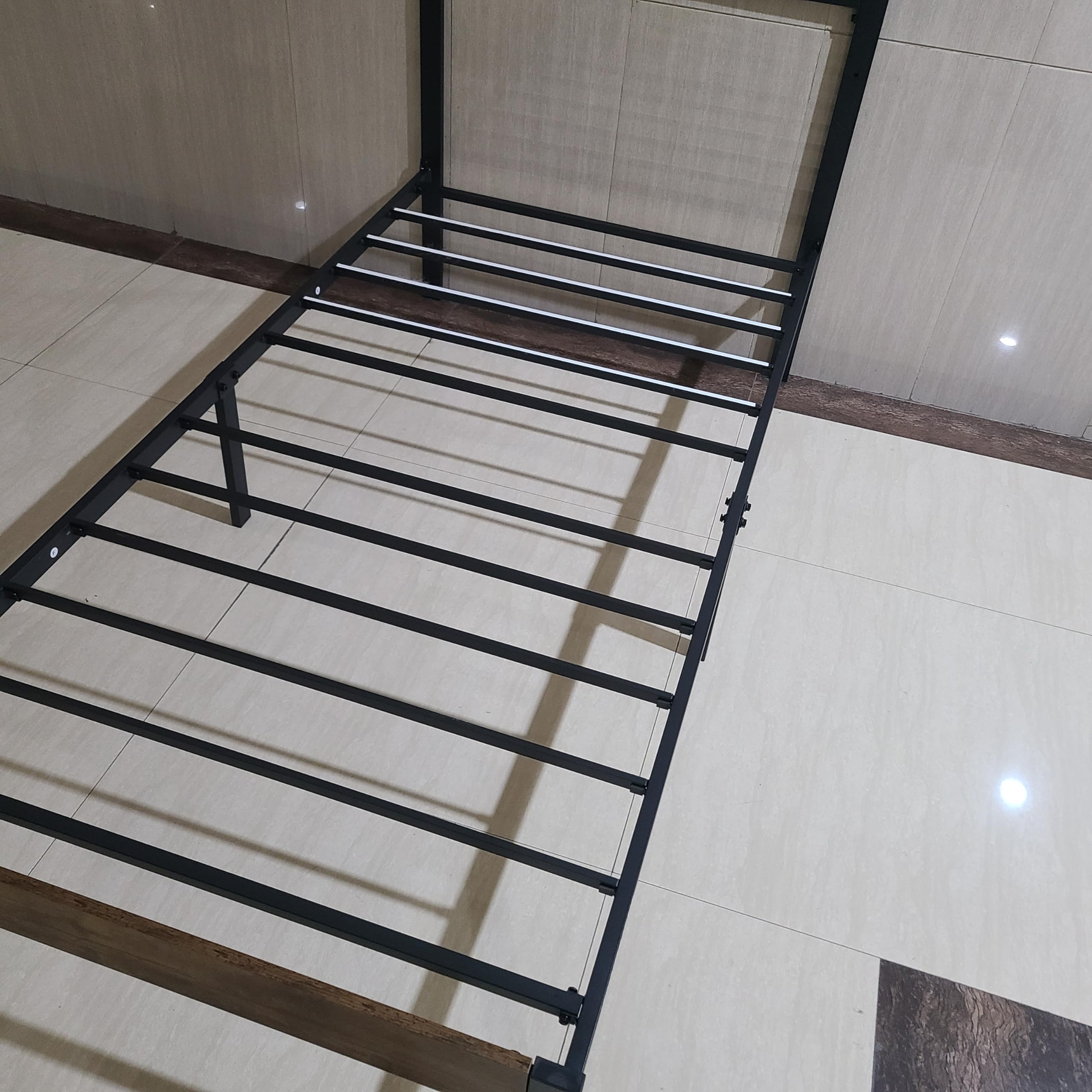 JANDAGTS Durable metal bed frame, the perfect blend of sturdiness and style