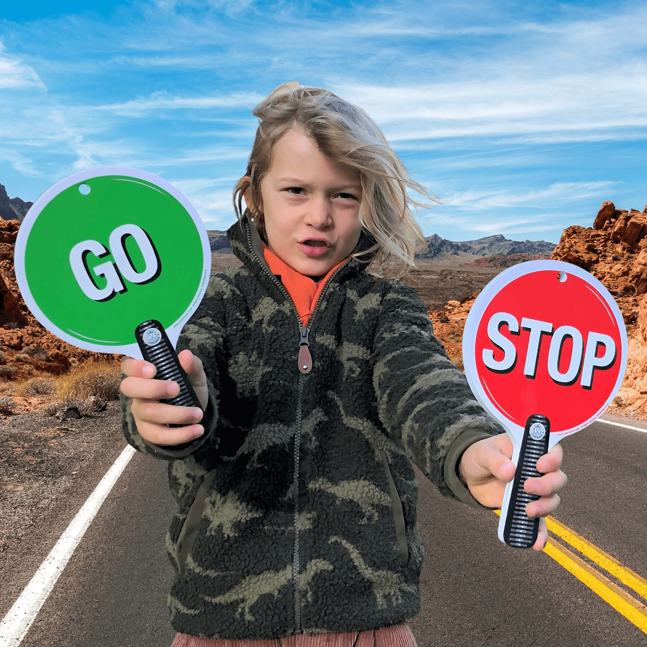 Liontouch Double Sided Stop & Go Sign, Red & Green โ 8.9 x 5.5 inches | Durable and Reversible Lollipop-Shaped Foam Toy Paddle for Kids | Ideal for Teaching Children Traffic & Street Safety