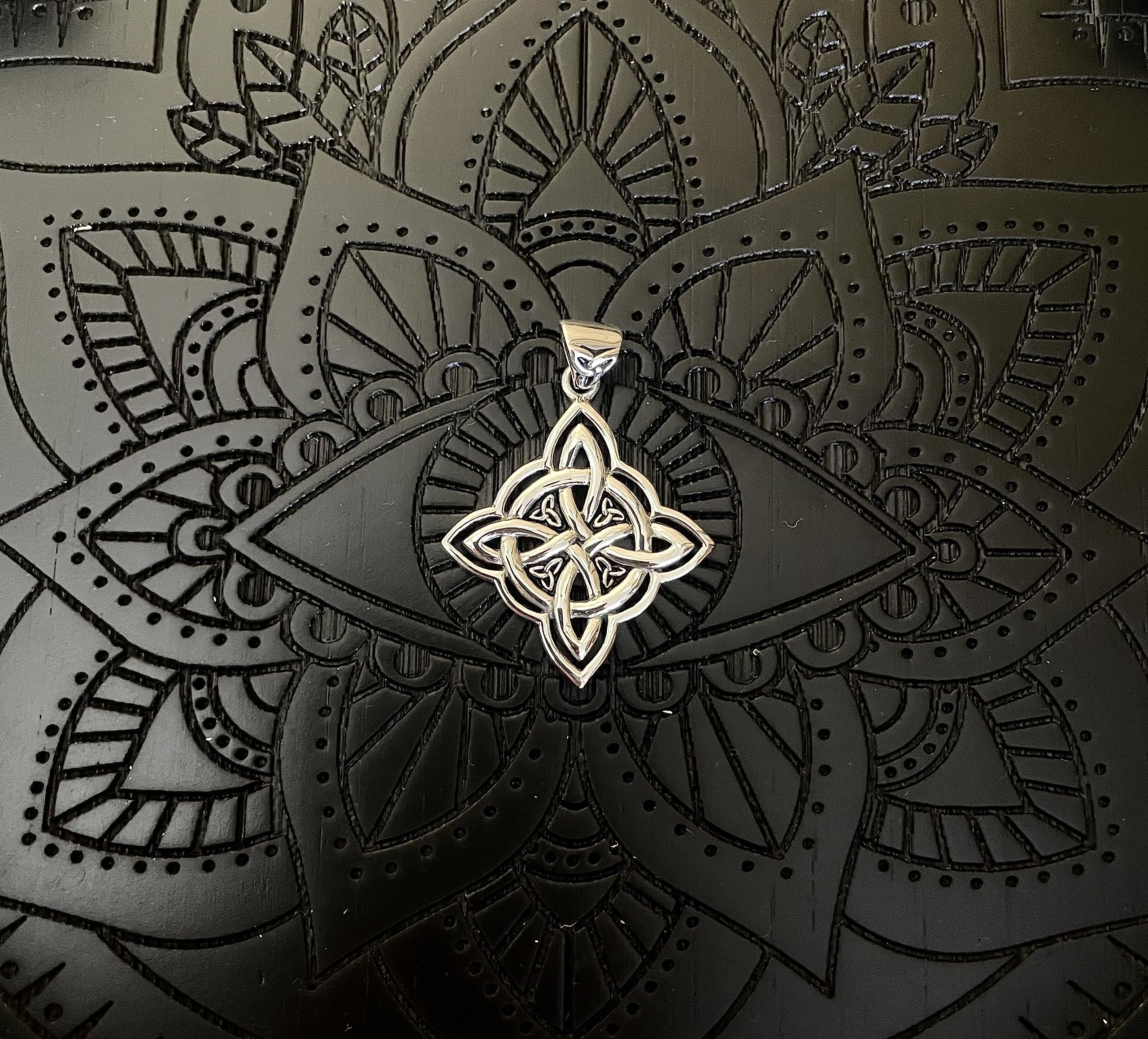 Jewelry Trends Sterling Silver Celtic Trinity Knot Pendant with Circle of Life