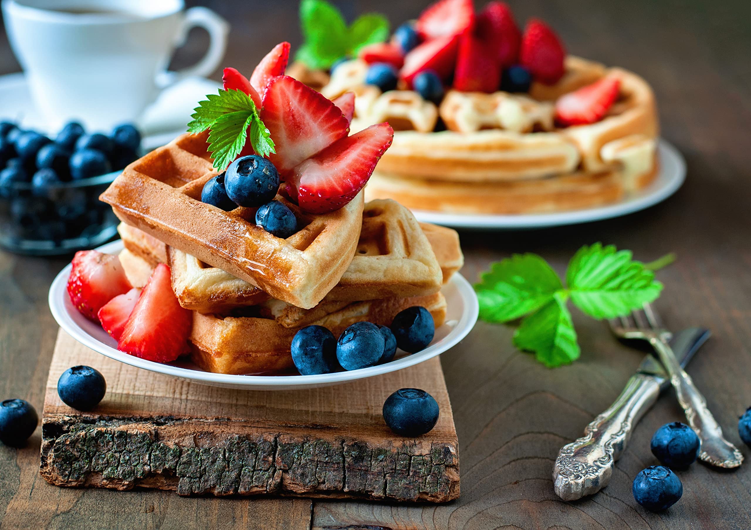 Moss & Stone Red Belgian Waffle Maker, Electric Waffle Machine, Flips & Non-Stick Grids, Temperature Control, Round Waffle
