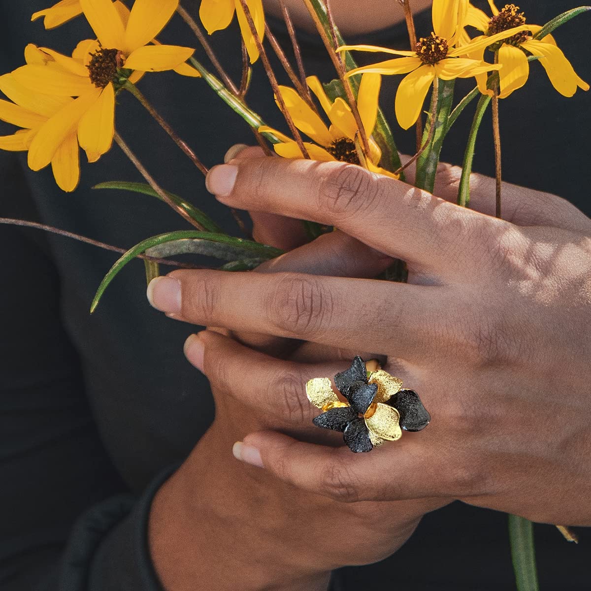Mytys Flower Shape Statement Ring with 18K Gold Plated Copper and Black Petals, Comfortable Fit for Parties and Casual Gatherings (8)