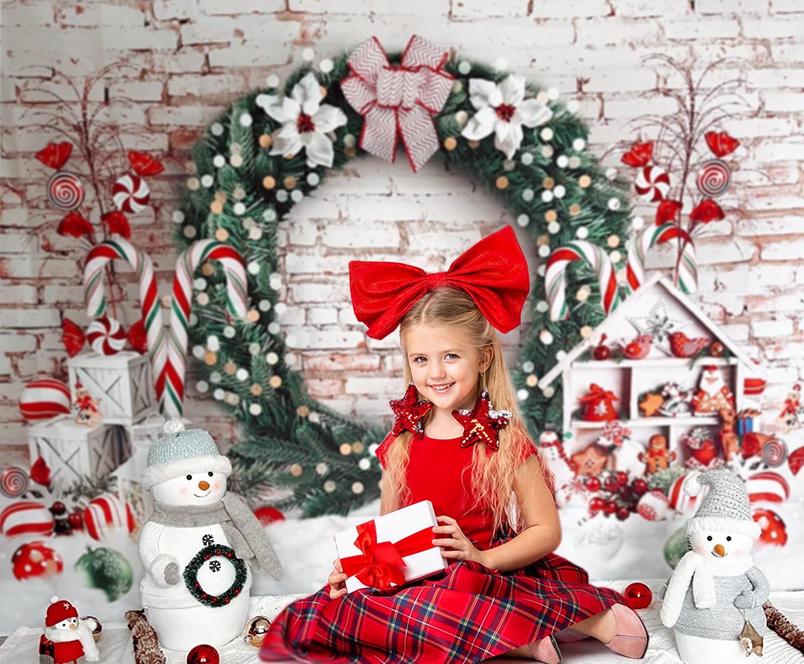 Mocsicka Christmas Photography Backdrop Xmas Candyland White Brick Wall Background Christmas Candy Canes Xmas Wreath Background for Kids Photo Booth Props (7x5ft (82x60 inch))