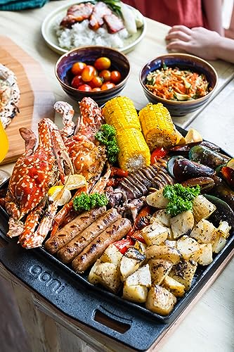 Ooni Dual-Sided Grizzler Plate - Reversible Cast Iron Pan - Cast Iron Skillet with Removable Handle - Cast Iron Griddle - Pre-Seasoned Oven Safe