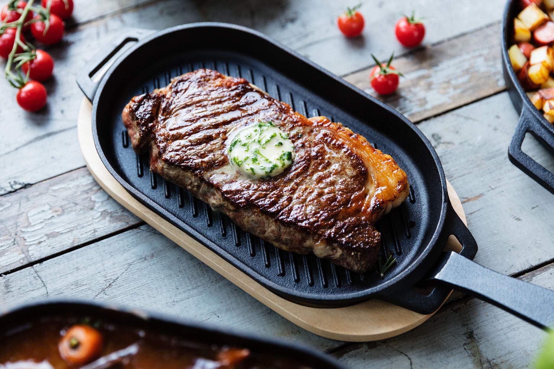 Ooni Cast Iron Grizzler Plate - Griddle Cast Iron Pan - Cast Iron Cookware with Removable Handle - Cast Iron Griddle - Pre-Seasoned Oven Safe