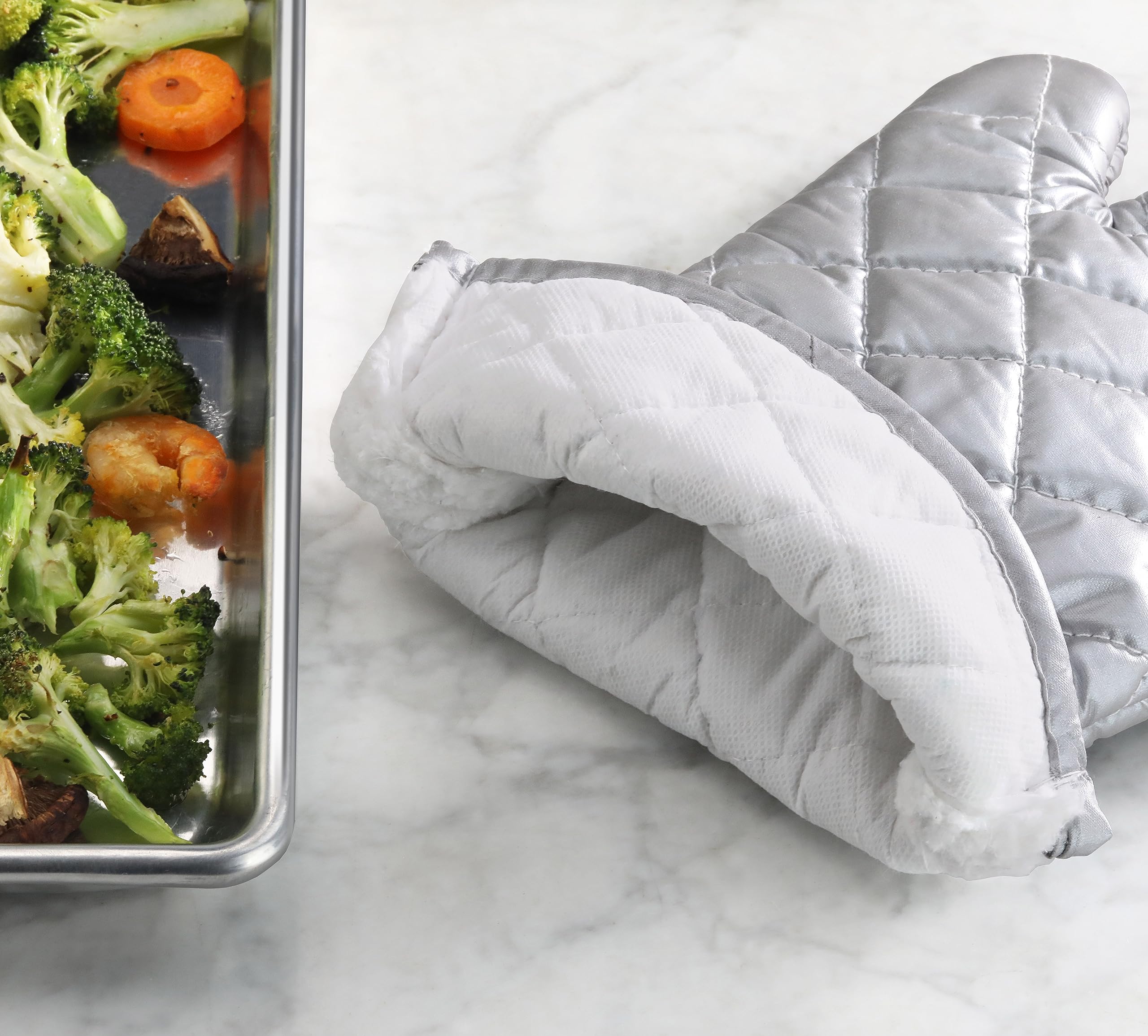 New Star Foodservice 32086 Interwoven Cloth/Silicone Oven Mitts, up to 400F, 15-Inch, Set of 2