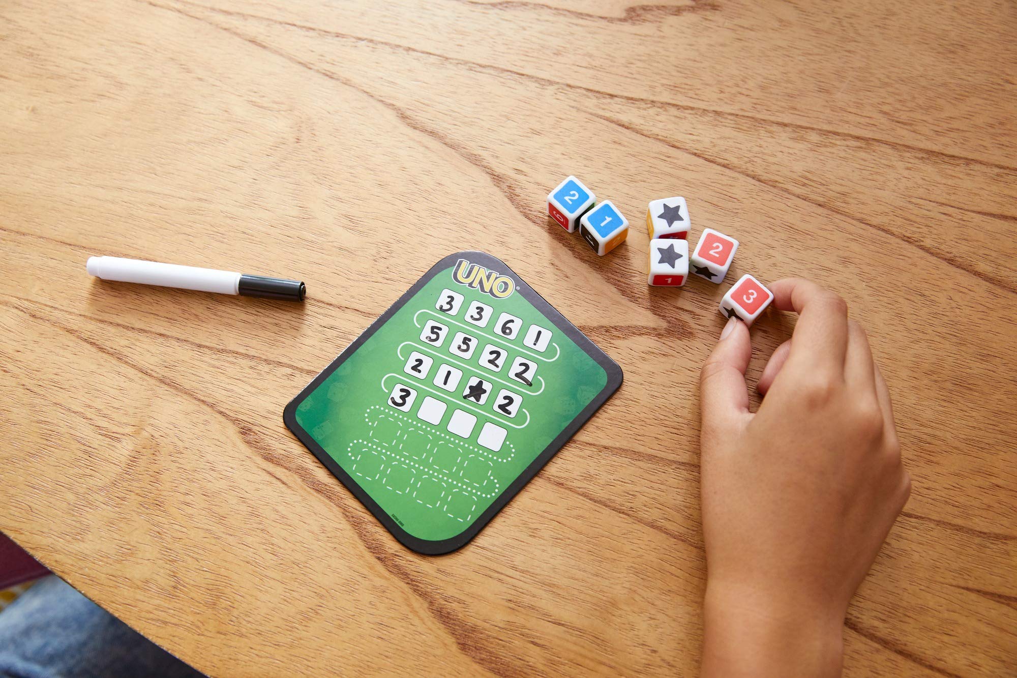 Mattel Games UNO Family Dice Game, with 6 Dice, 4 Dry Erase Boards and 4 Markers, Makes A Great Gift for 7 Year Olds and Up