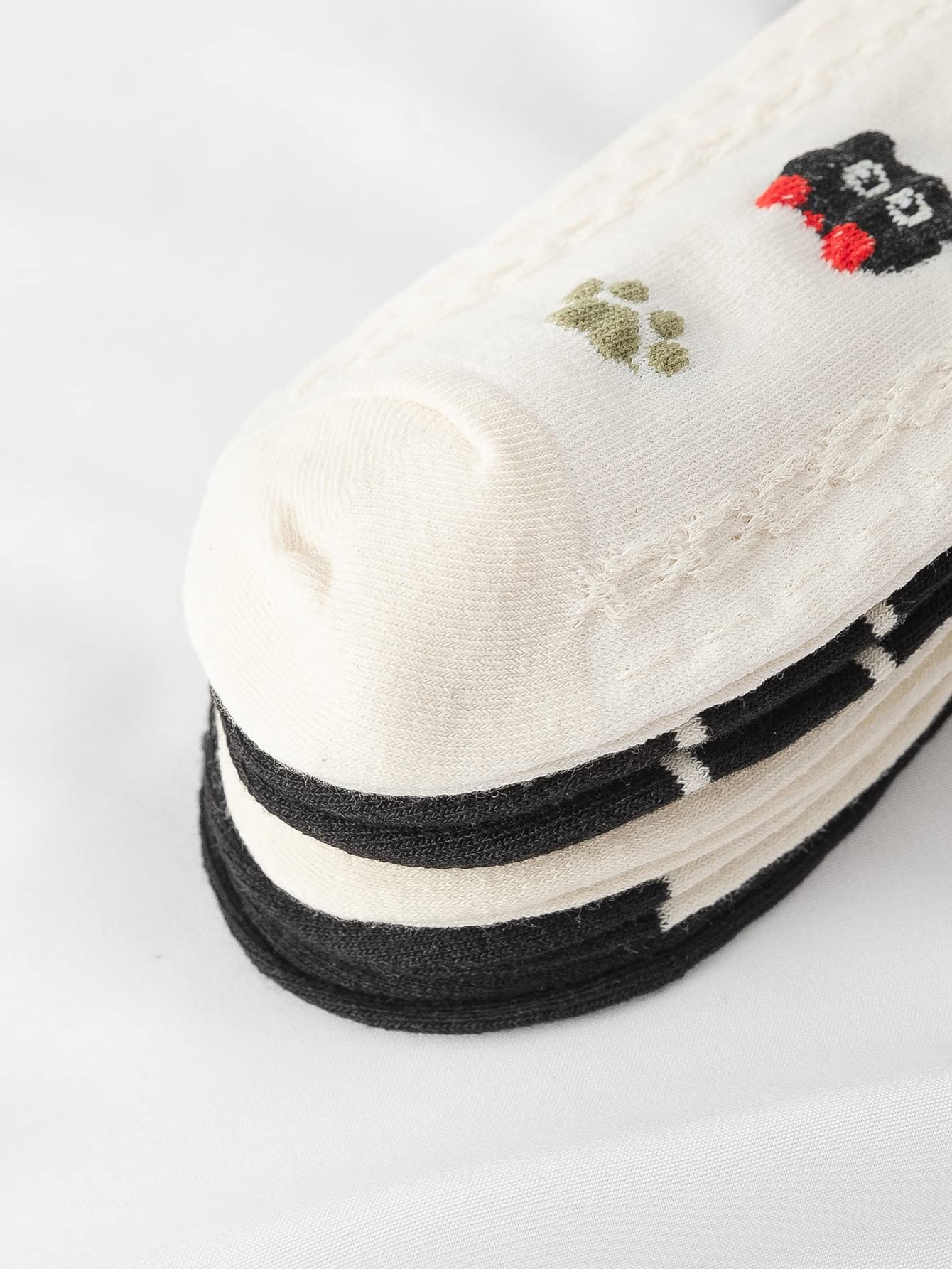 OYOANGLE Women's 5Pairs Strawberry Print Crew Socks Soft Comfy Socks Black White one-size