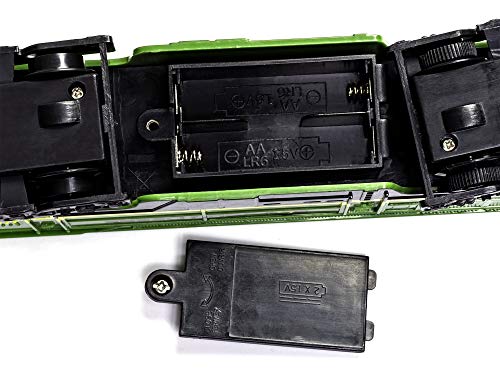 Lionel John Deere Miniature Ready-to-Play Set, Battery-Powered Model Train, Multicolor