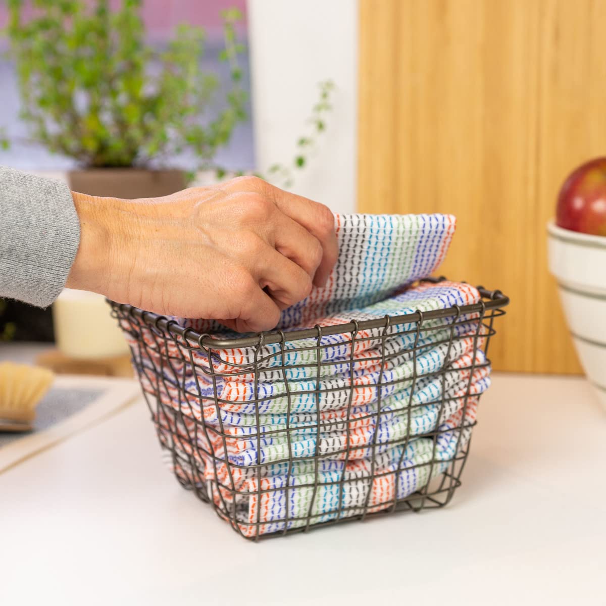MightyNest Design Ideas Wire Basket with Set of 15 Reusable Dish Cloths for Kitchen | Paper Towel Alternative | Zero Waste | Each Kitchen Dish Towel is 12β x 12β | Reusable Kitchen Dish Rags