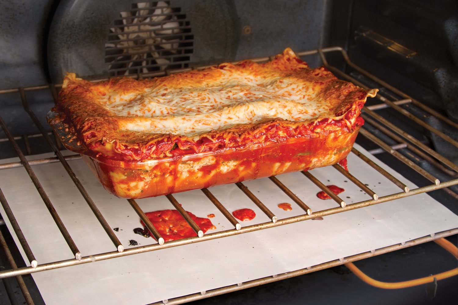 Non Stick Oven Spill Guard Oven Liner Mat. Oven Spills, Food Drippings Fall on Oven Liner - Not on Oven Floor. Forget Scrubbing Cleaning Messy Ovens. Re-sizable. By Perfect Life Ideas (1 Piece)