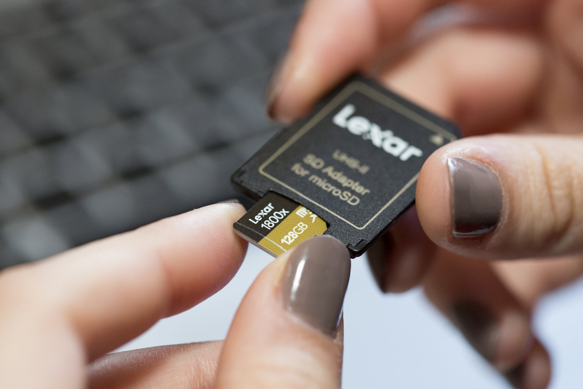Lexar Professional 1800x microSDHC 32GB UHS-II W/USB 3.0 Reader Flash Memory Card - LSDMI32GCRBNA1800R