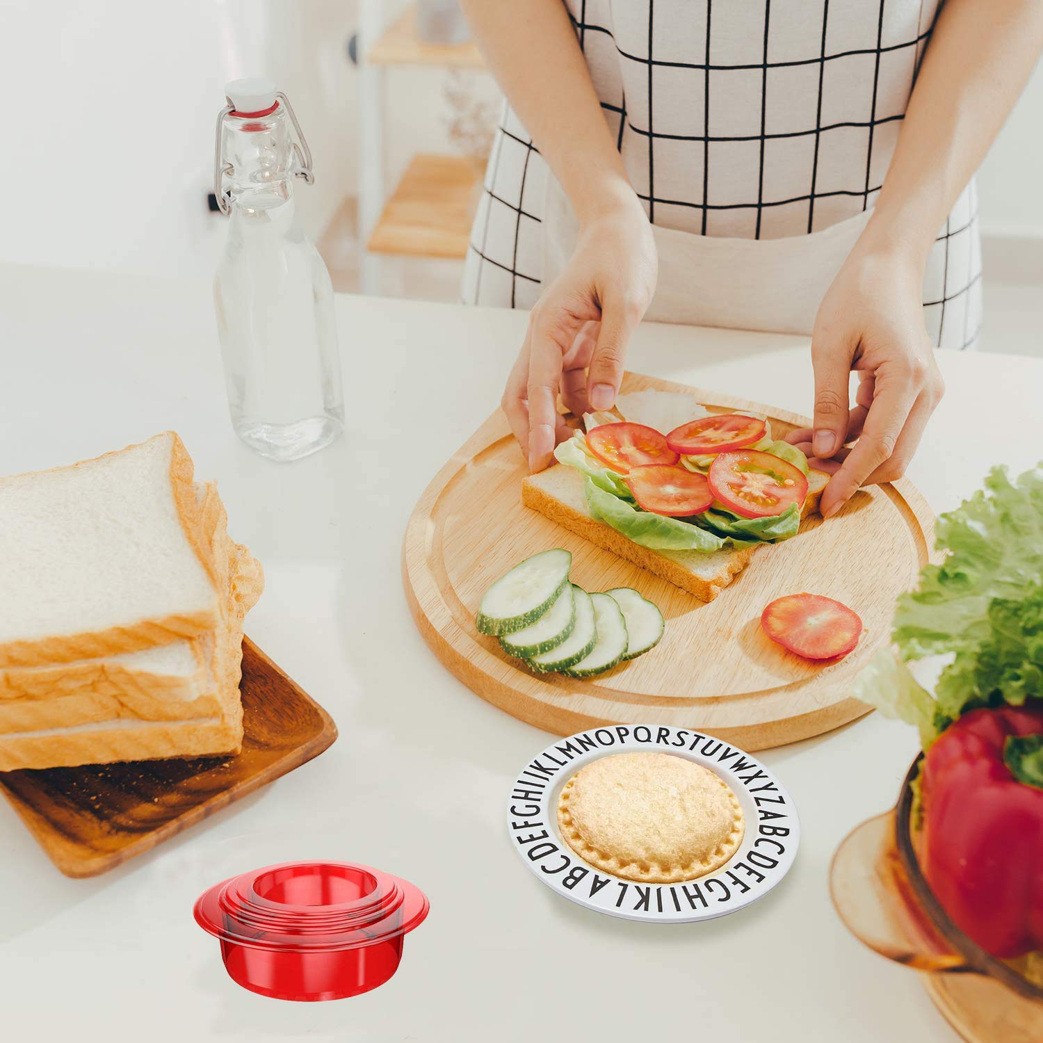 Sandwich cutter and sealer Set Uncrustables Sandwich Cookie Bread Pancake Maker Perfect for Kids Lunchbox and Bento Box (RED) …