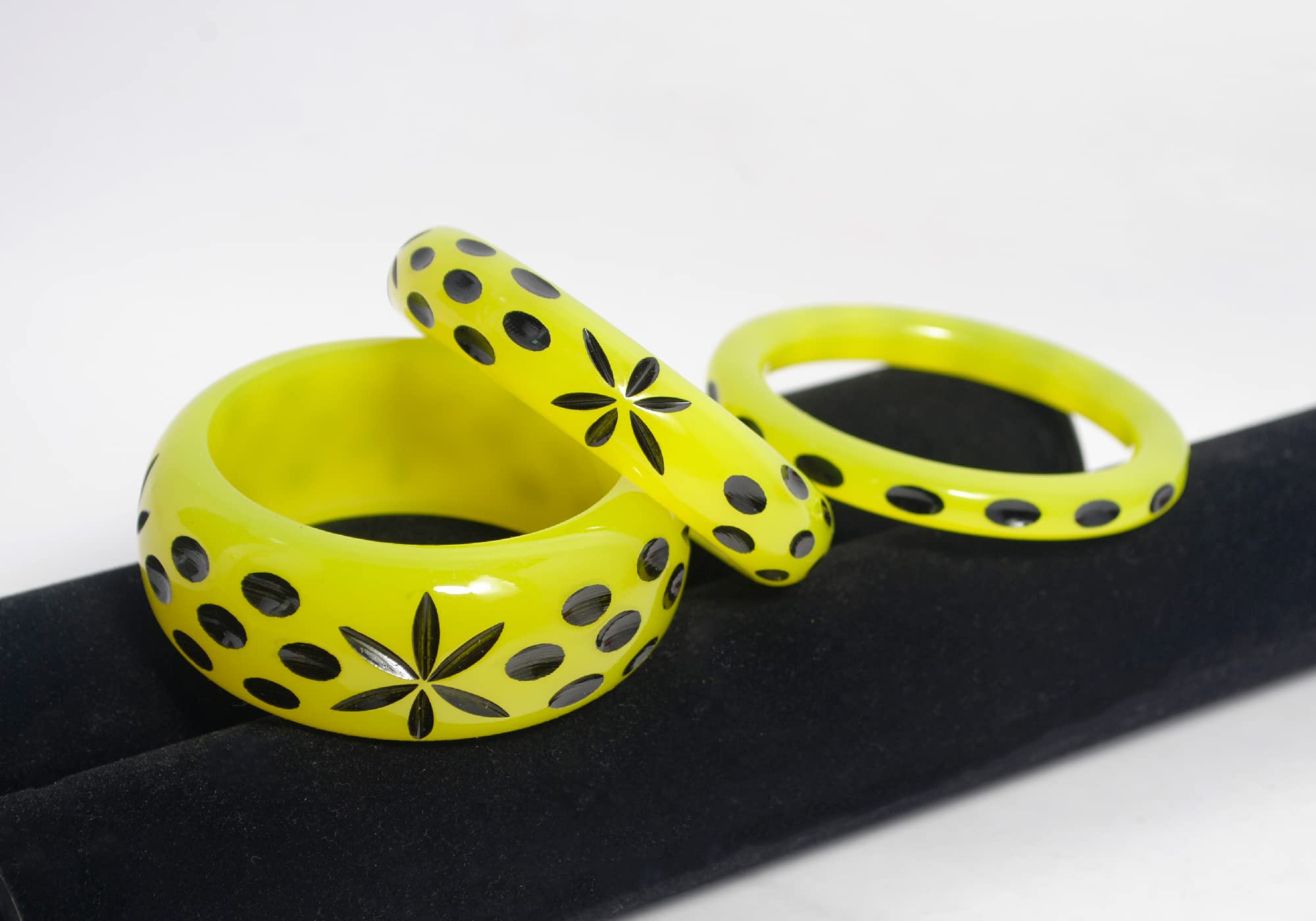 Pure Hands Lambent Oomph - Charming Set of 3 Bangles (Halloween Style) with Sparkling Colors of Yellow (Inner Diameter: 75 MM)